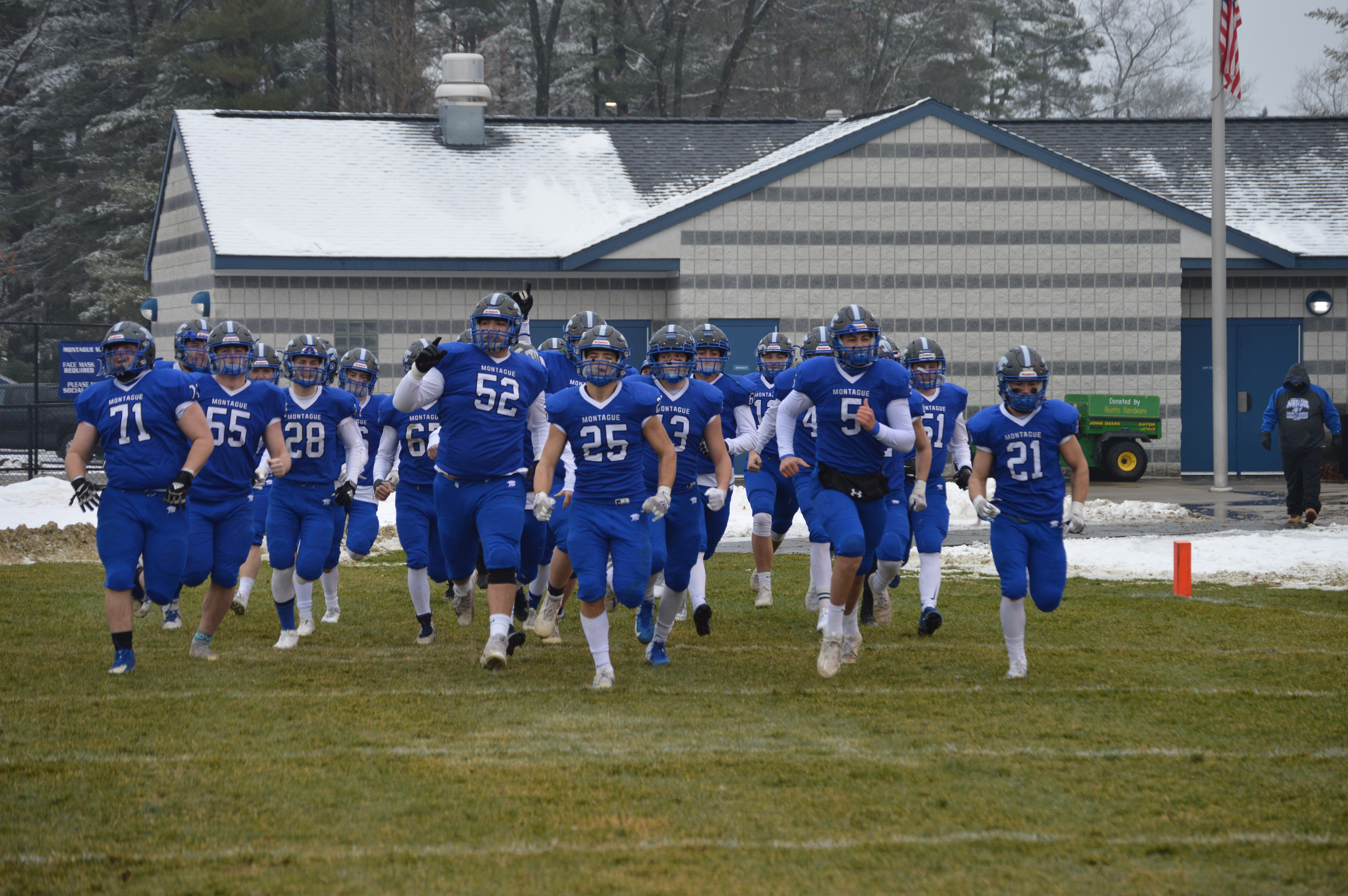 No. 1 Montague faces Grayling in Division 6 football semifinal - mlive.com