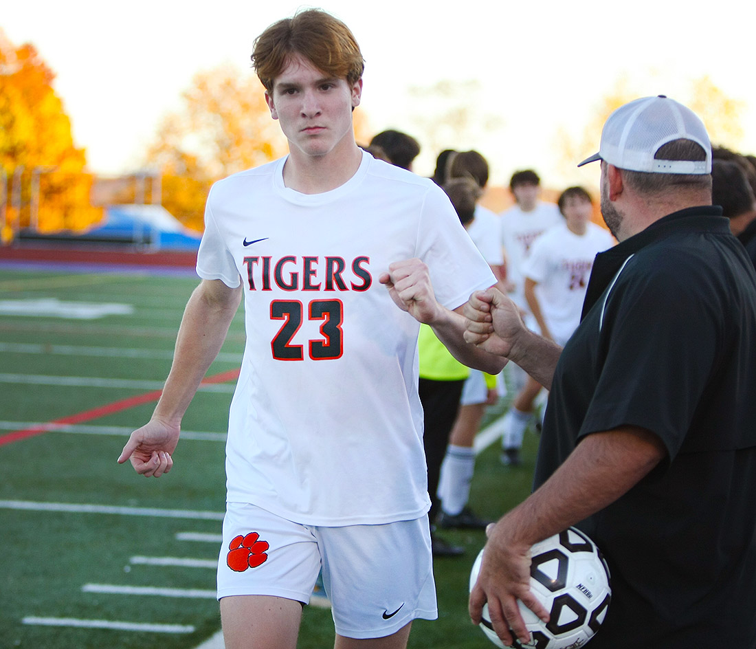 South Hadley vs Belchertown boys PVIAC Championship Soccer 11/2/22 - masslive.com