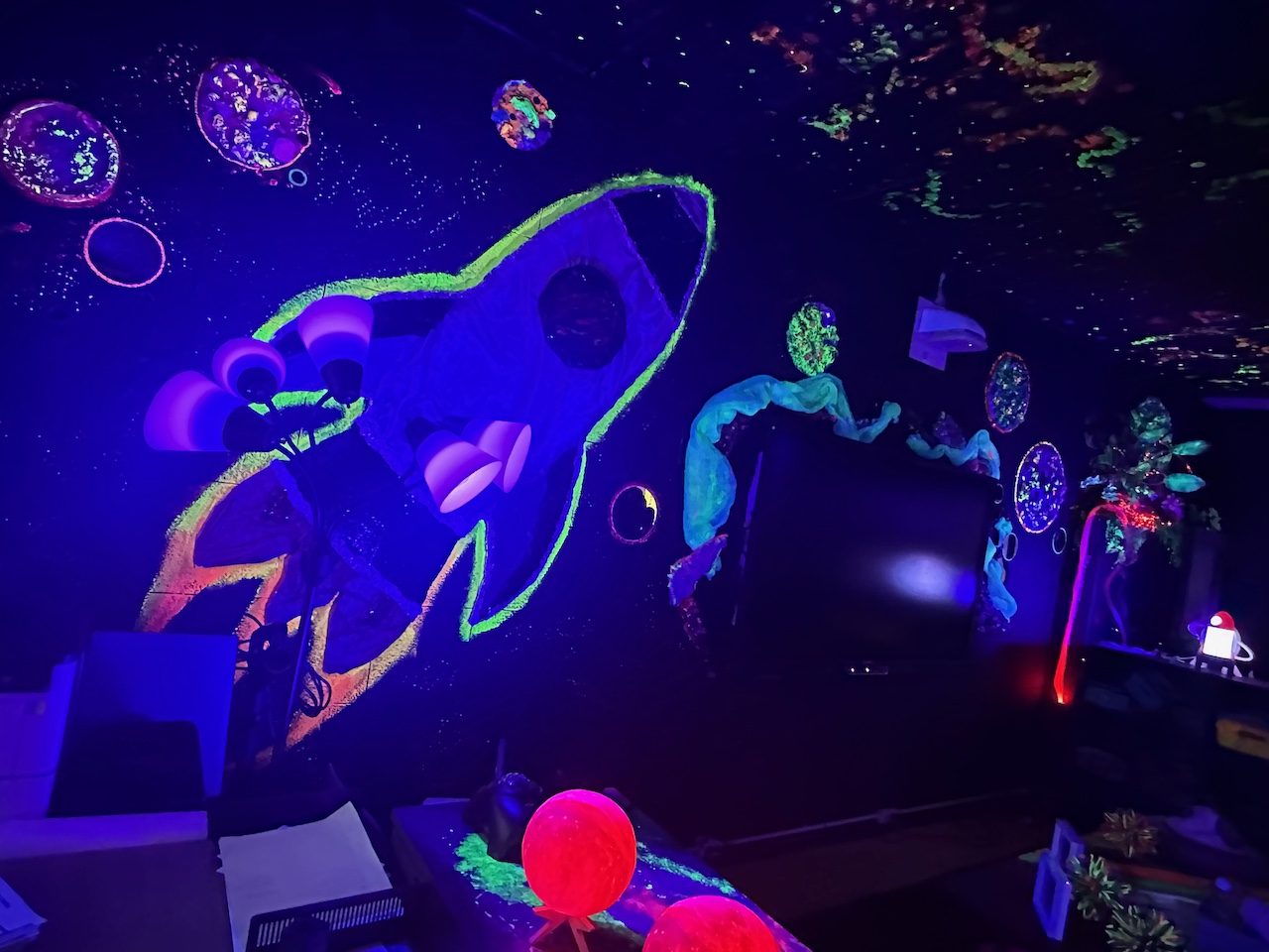 Inside the new space-themed mindfulness room at PS 58 - silive.com