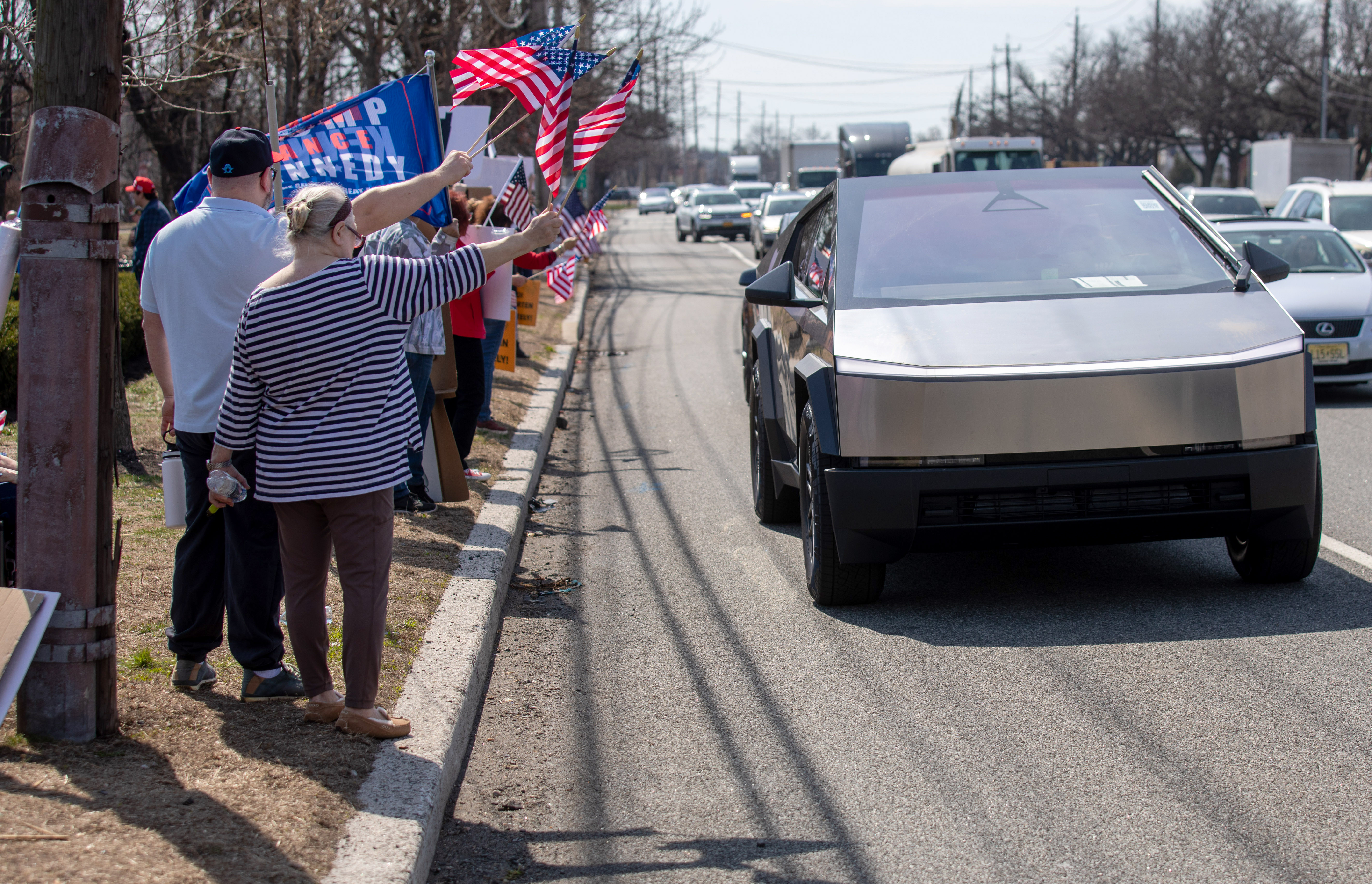 Hundreds show up at Tesla in Paramus - nj.com