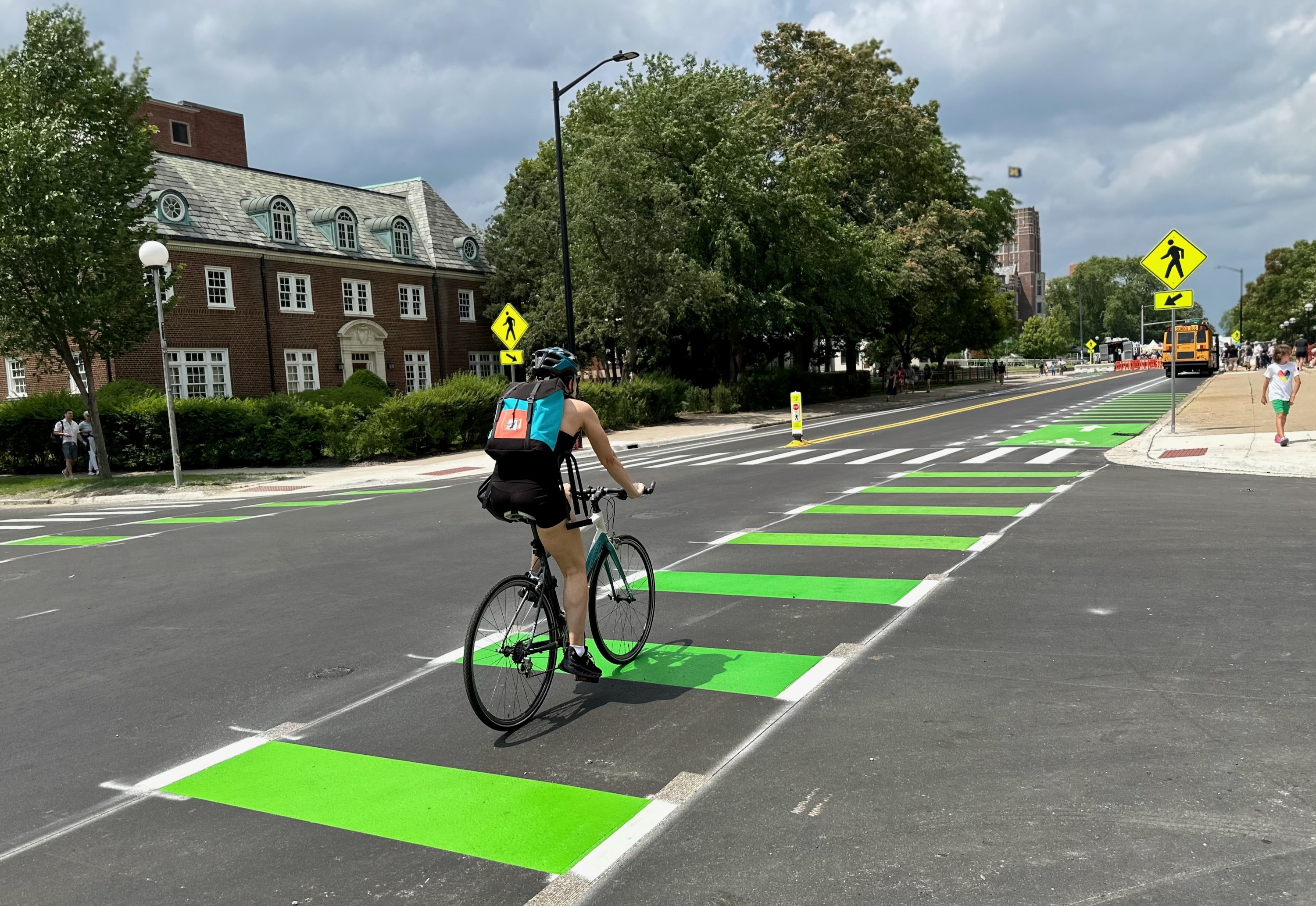 Ann Arbor adds bike lanes with flexible bollards on State and Division ...