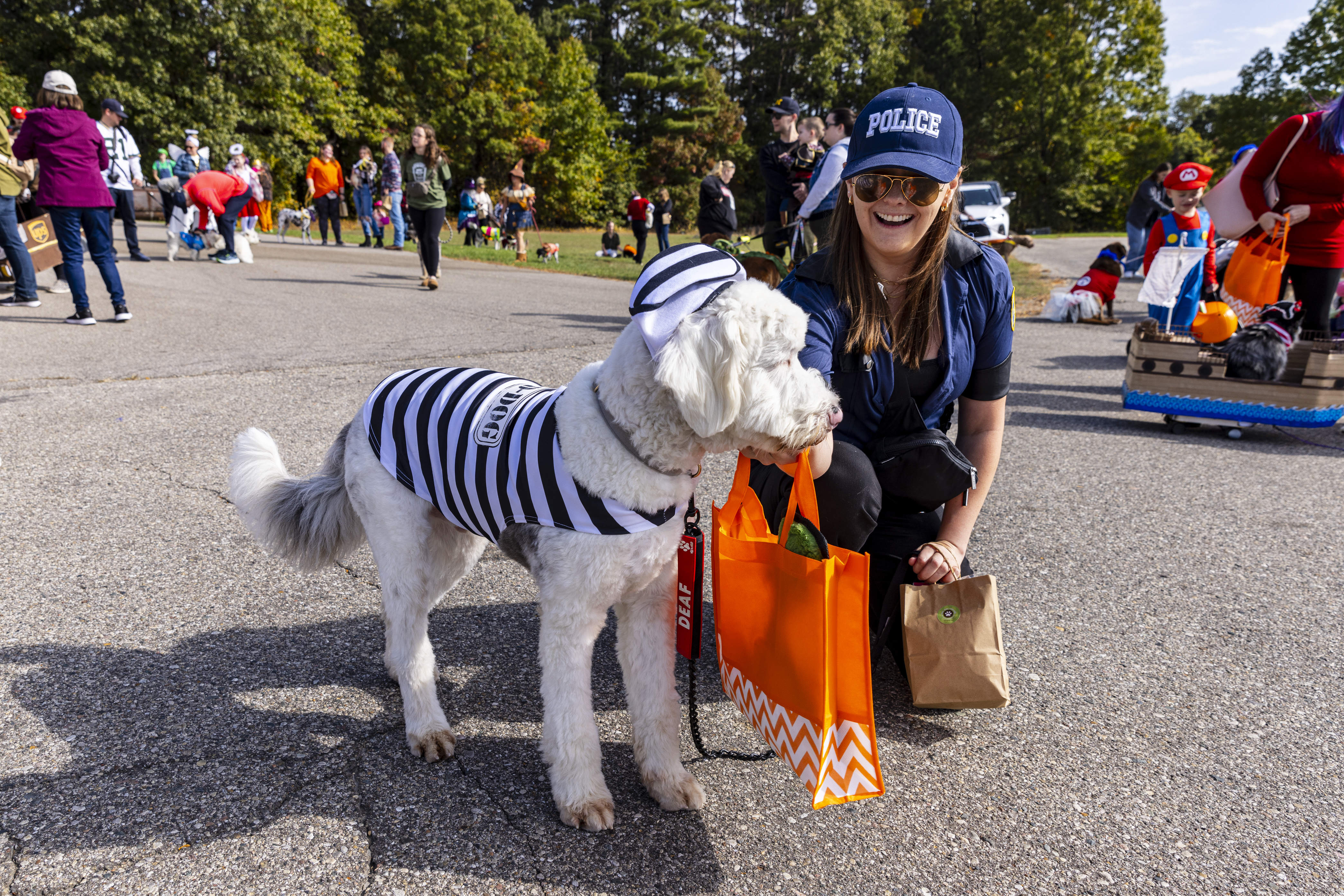 Hundreds gather for Cascade East Plaza’s 2nd annual trunk or treat ...