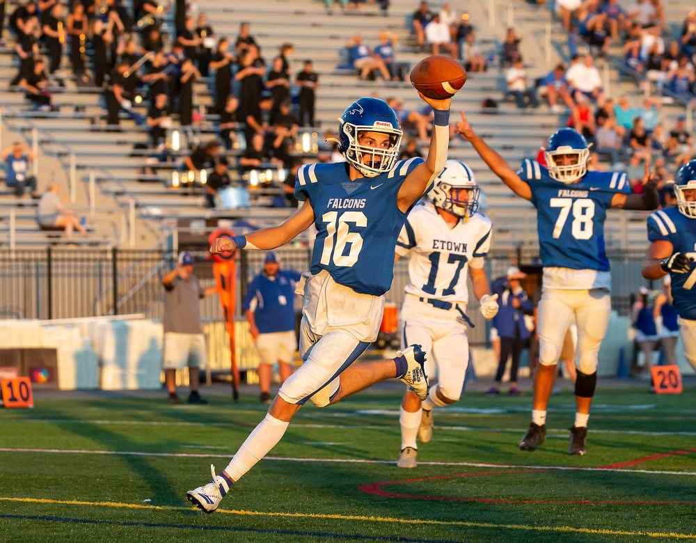 Elizabethtown defeats Lower Dauphin 41-28 in high school football ...