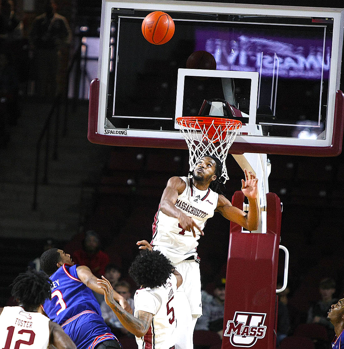 UMass Men's Basketball vs UMass Lowell 12/7/24 - masslive.com