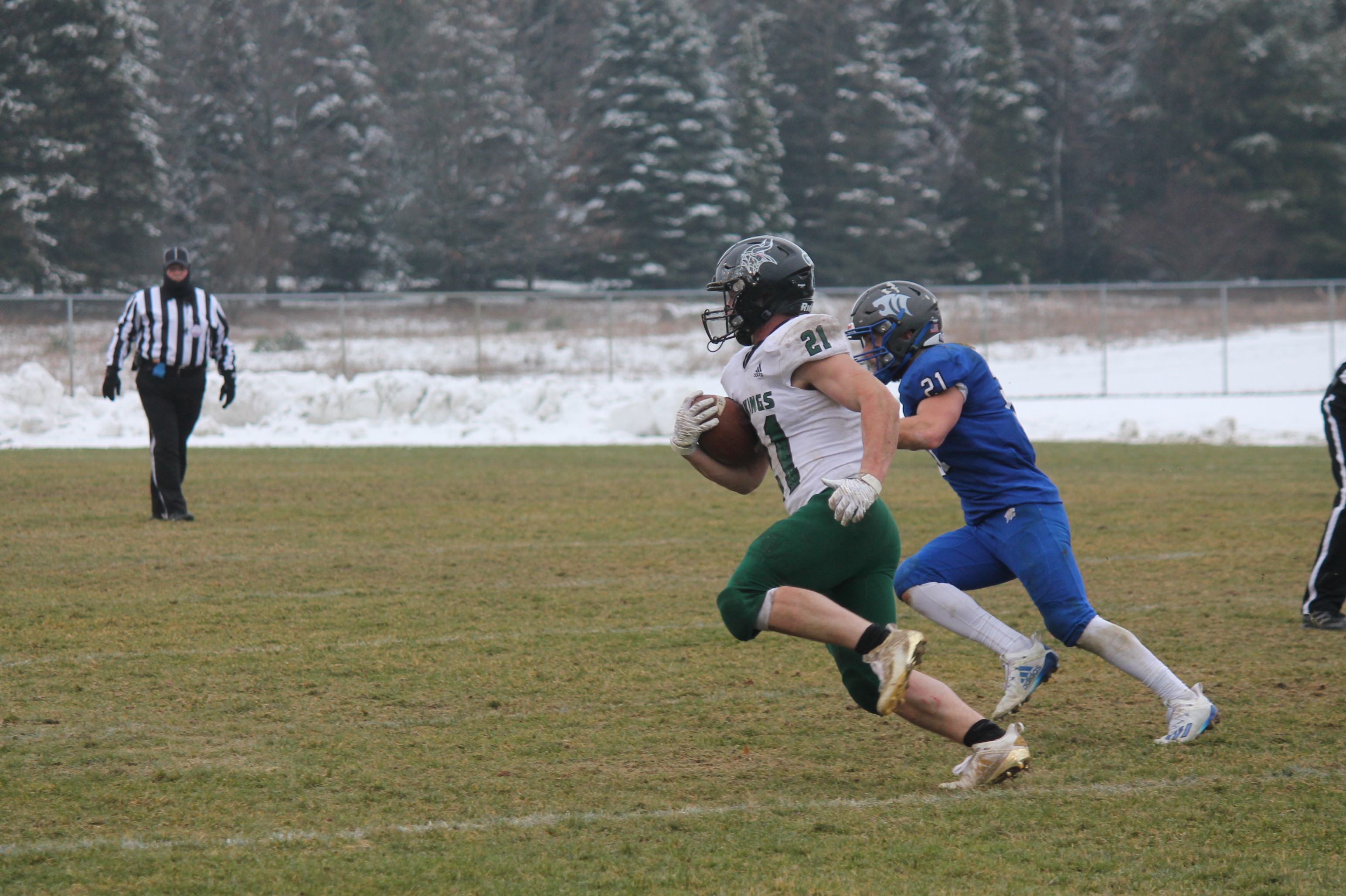 No. 1 Montague faces Grayling in Division 6 football semifinal - mlive.com