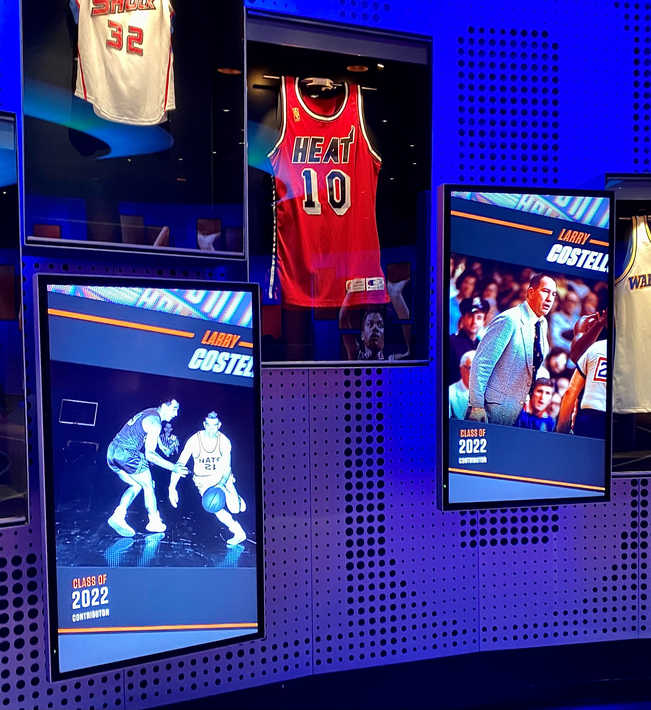 Larry Costello is enshrined in the Naismith Basketball Hall of Fame ...