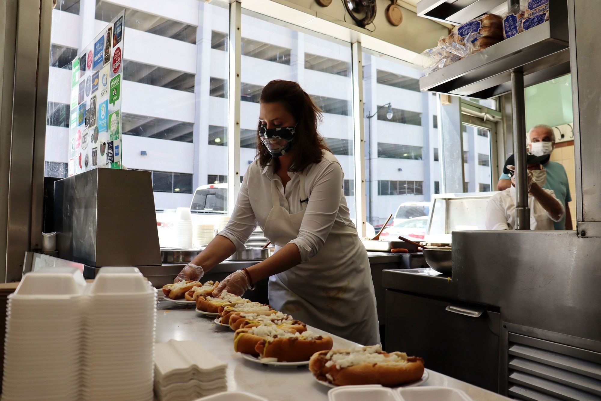 Gov. Whitmer makes coney dogs - mlive.com