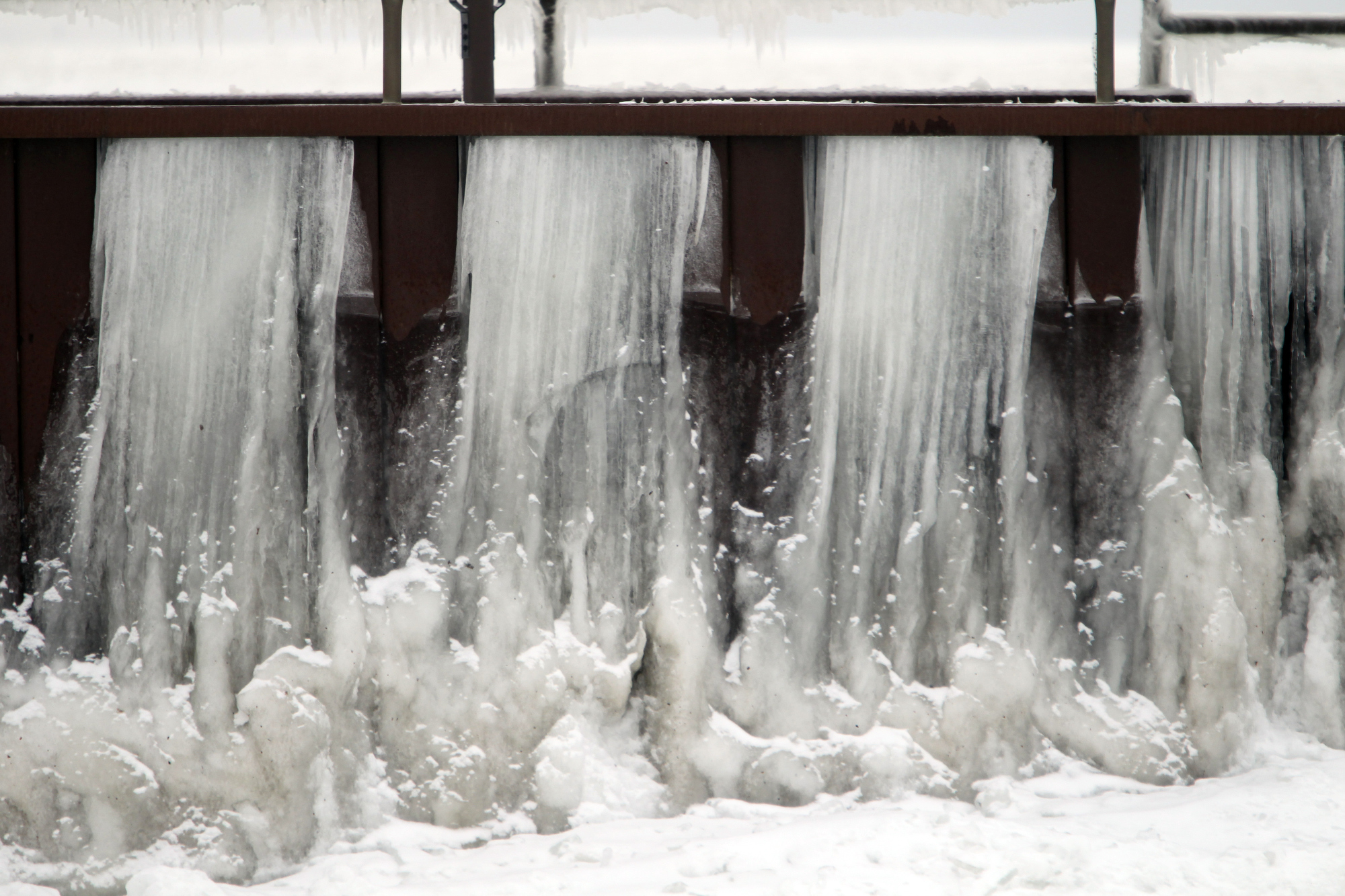 Ice and snow along Lake Erie - cleveland.com