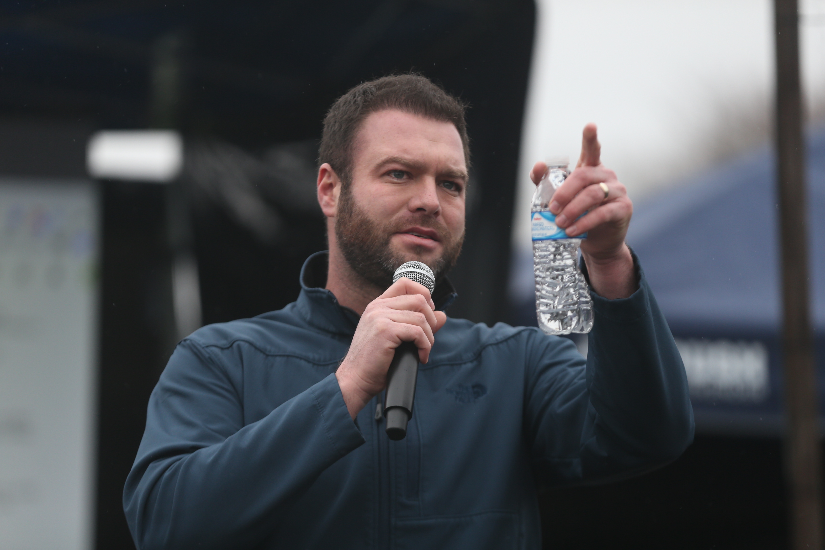 Protesters gather at Oregon Capitol building as Pro-Trump mob storms U ...