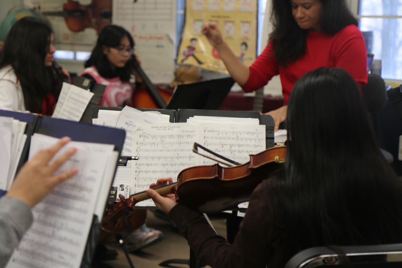 Staten Island music educator brings joy of strings instruments to ...
