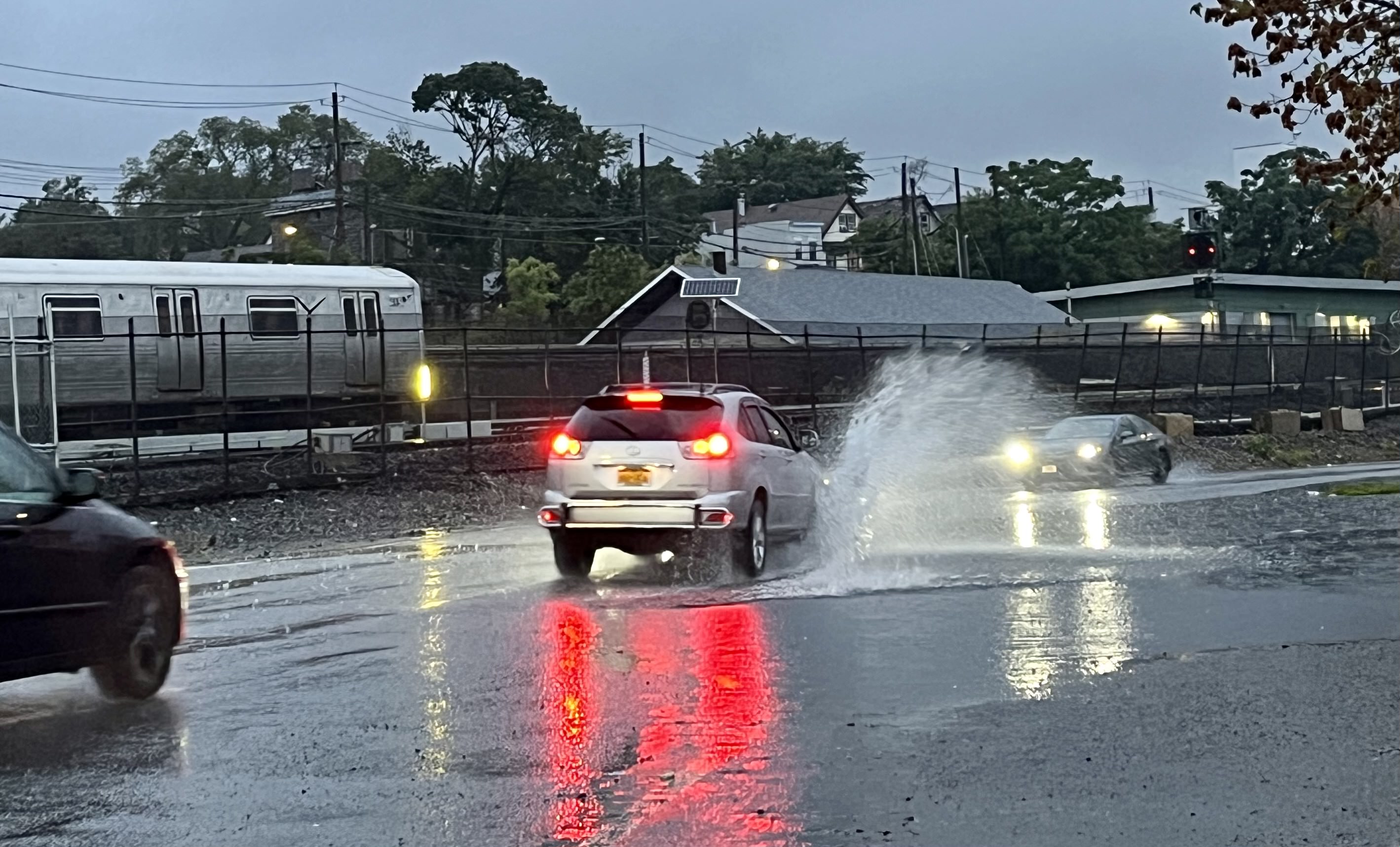 Minor flooding ails NYC Monday morning as rain persists