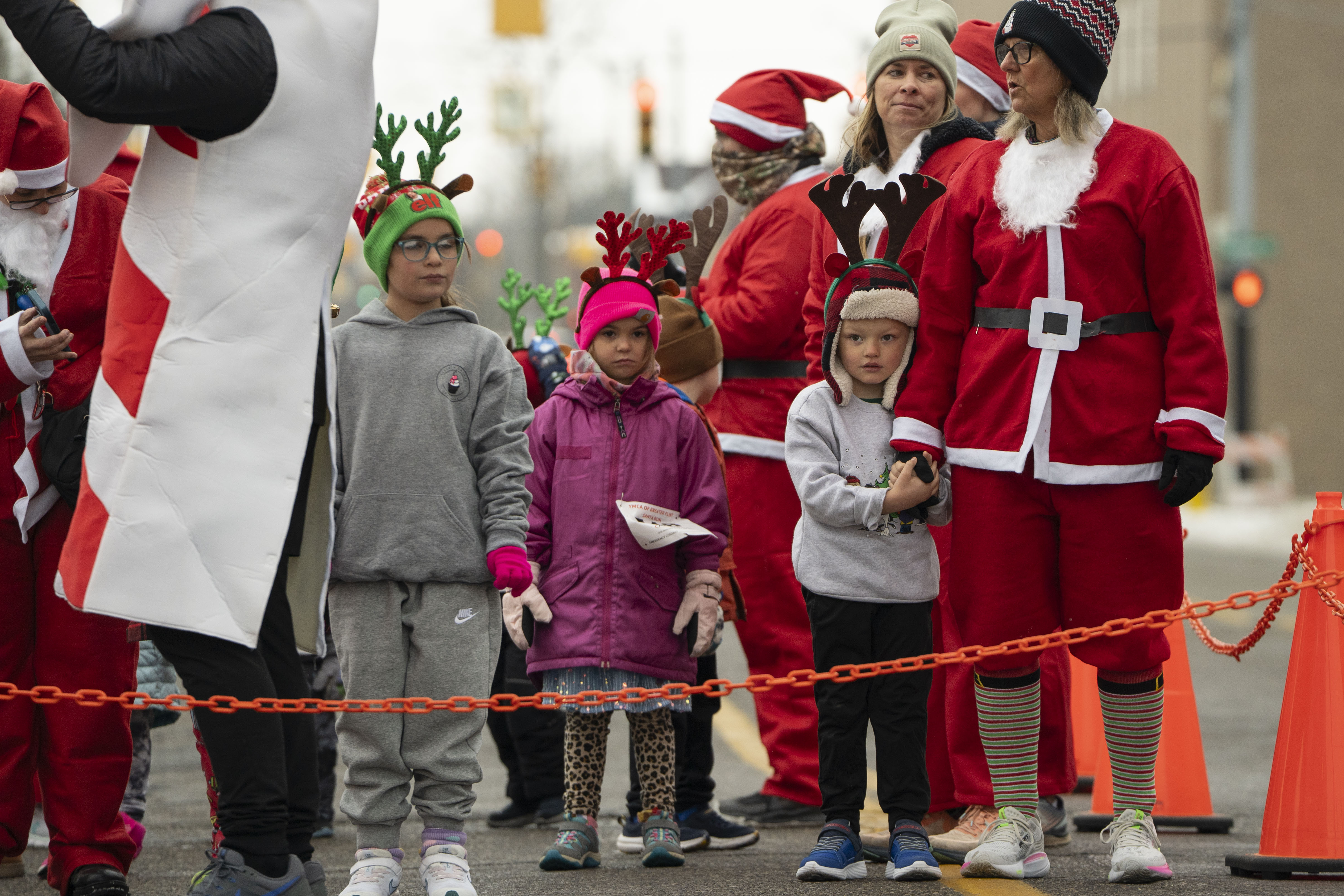 Hundreds put on their red suits for the YMCA Santa Run - mlive.com
