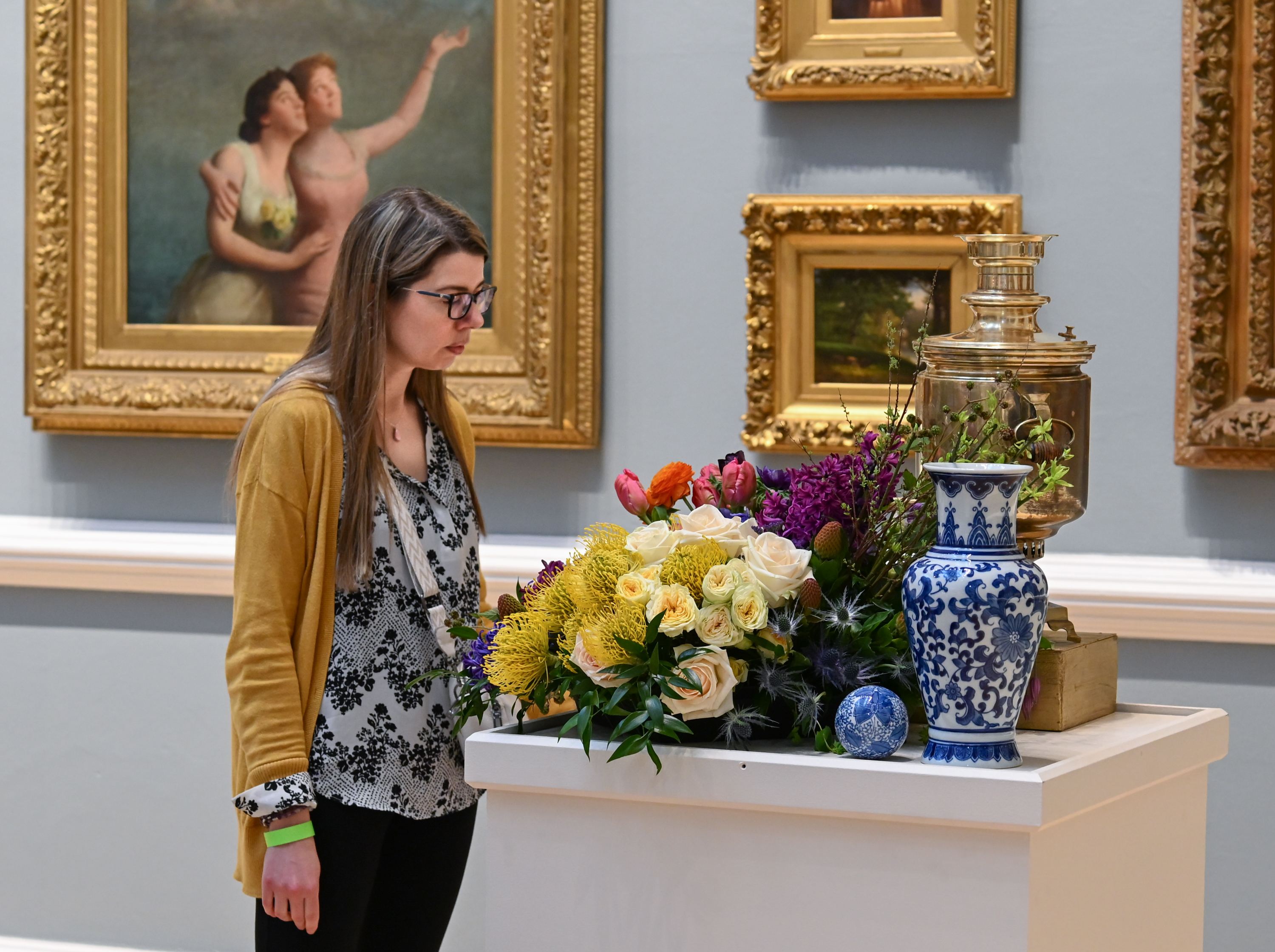 Blooms and cocktails draw crowds to Springfield Museums’ Festival of Flowers - masslive.com