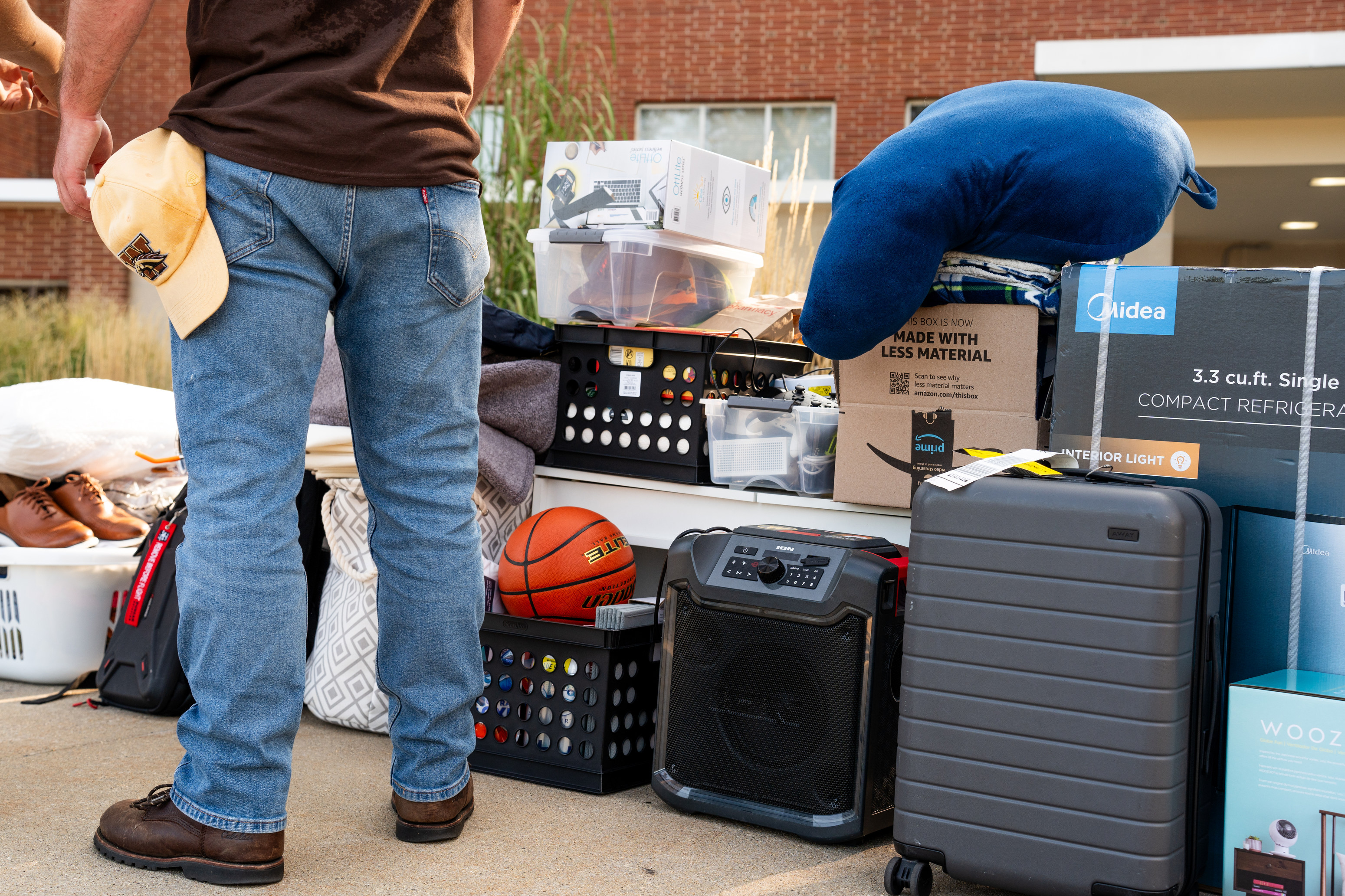Western Michigan University students return to campus for move-in day ...