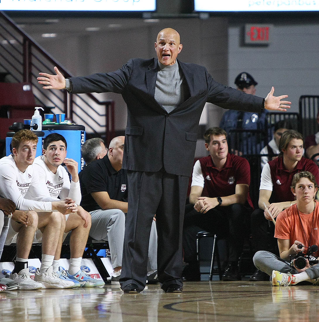 UMass Men's Basketball vs UMass Lowell 12/8/22 - masslive.com
