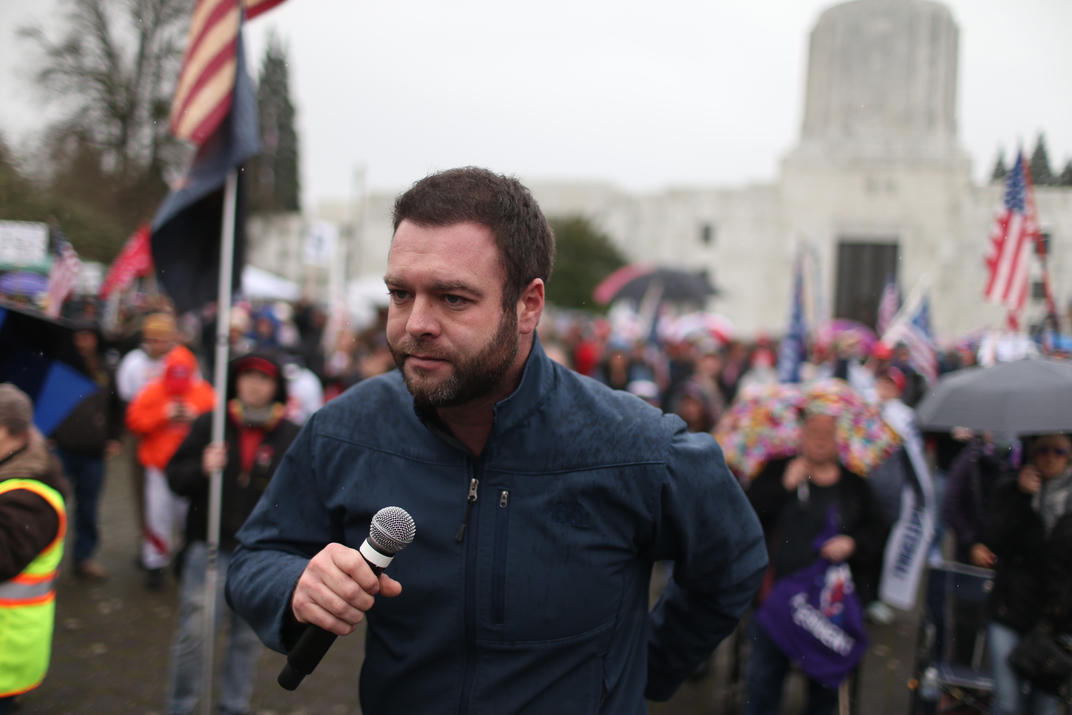 Protesters gather at Oregon Capitol building as Pro-Trump mob storms U ...