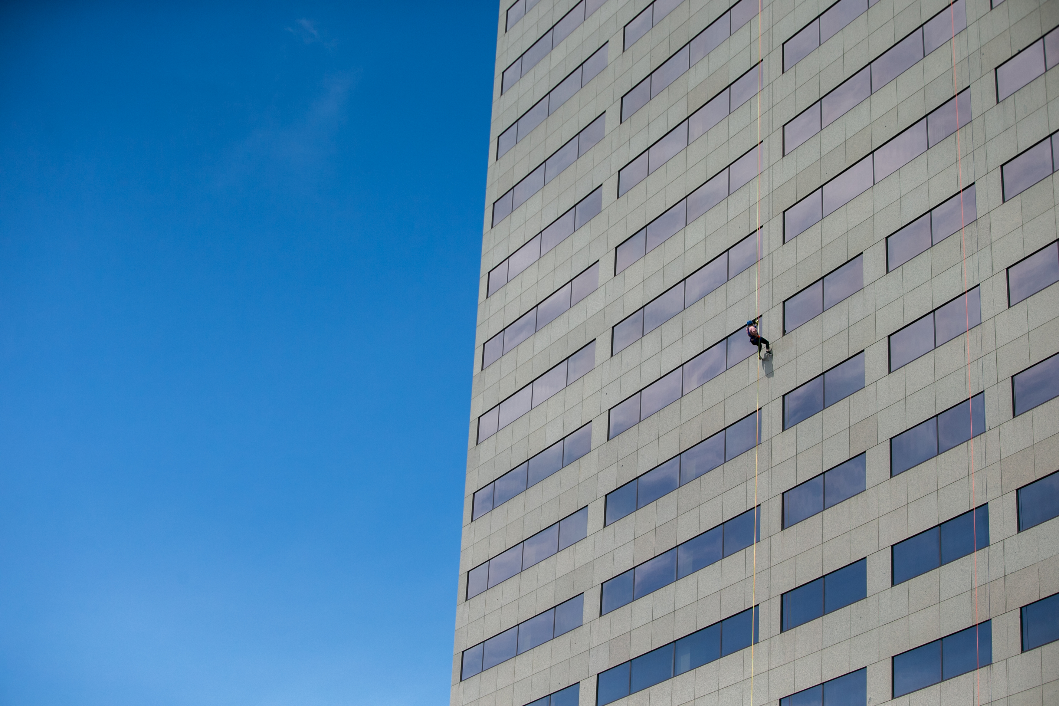 Rappelling down Portland's Big Pink - oregonlive.com