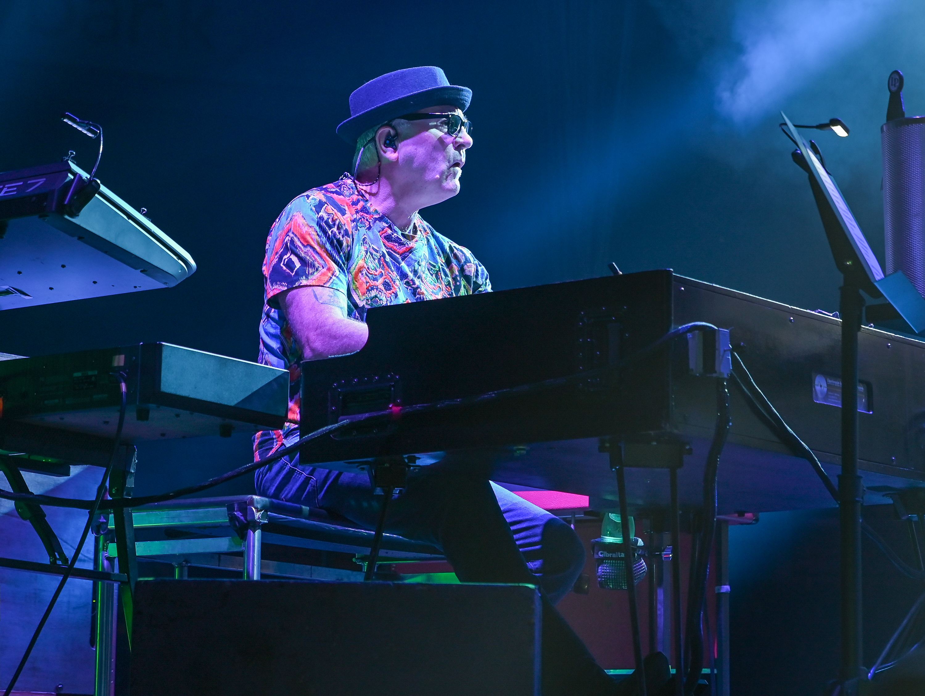 Santana’s 1001 Rainbows Tour rocks MassMutual Center - masslive.com