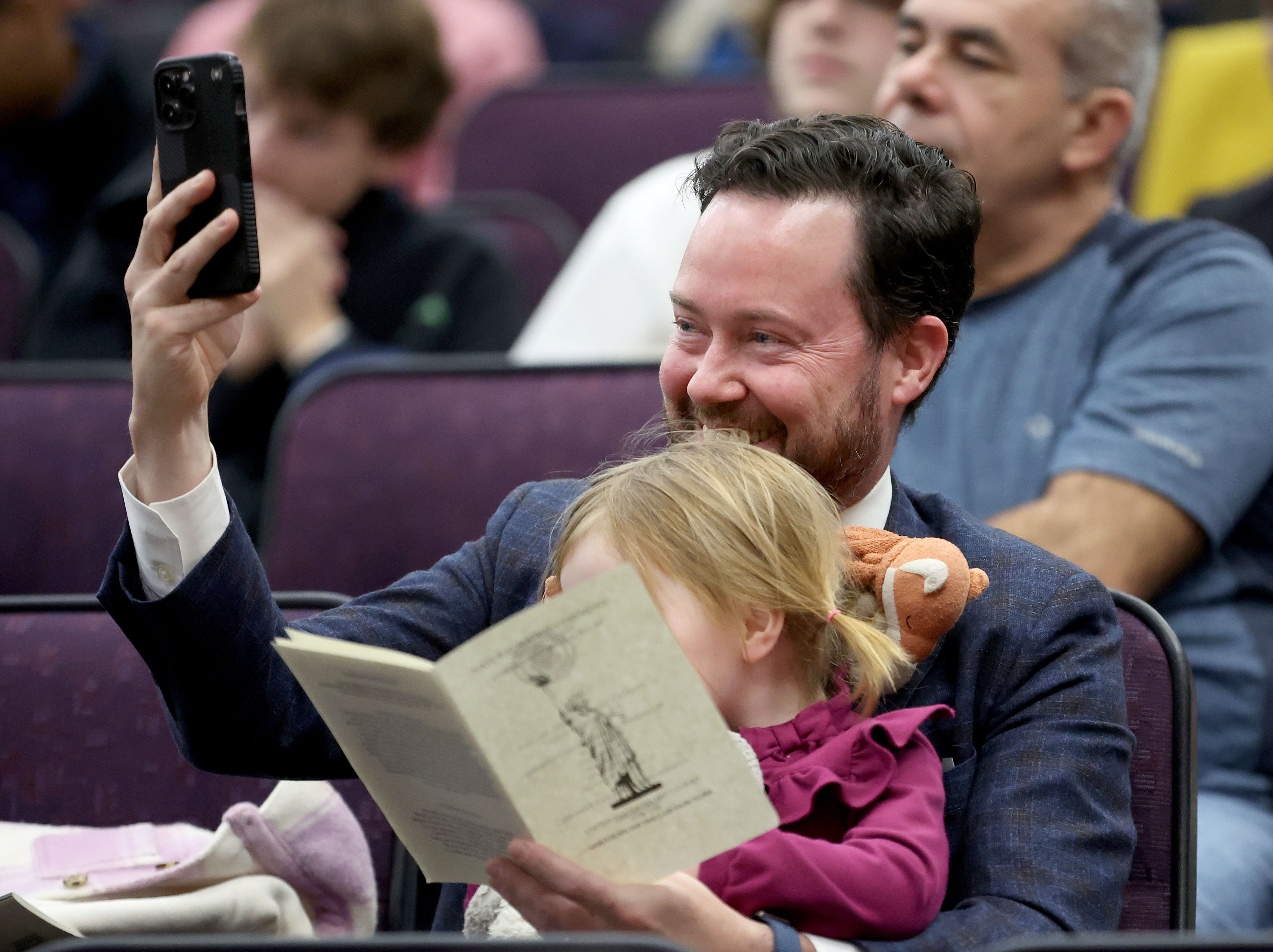 Eighty new citizens welcomed at OCC ceremony - syracuse.com