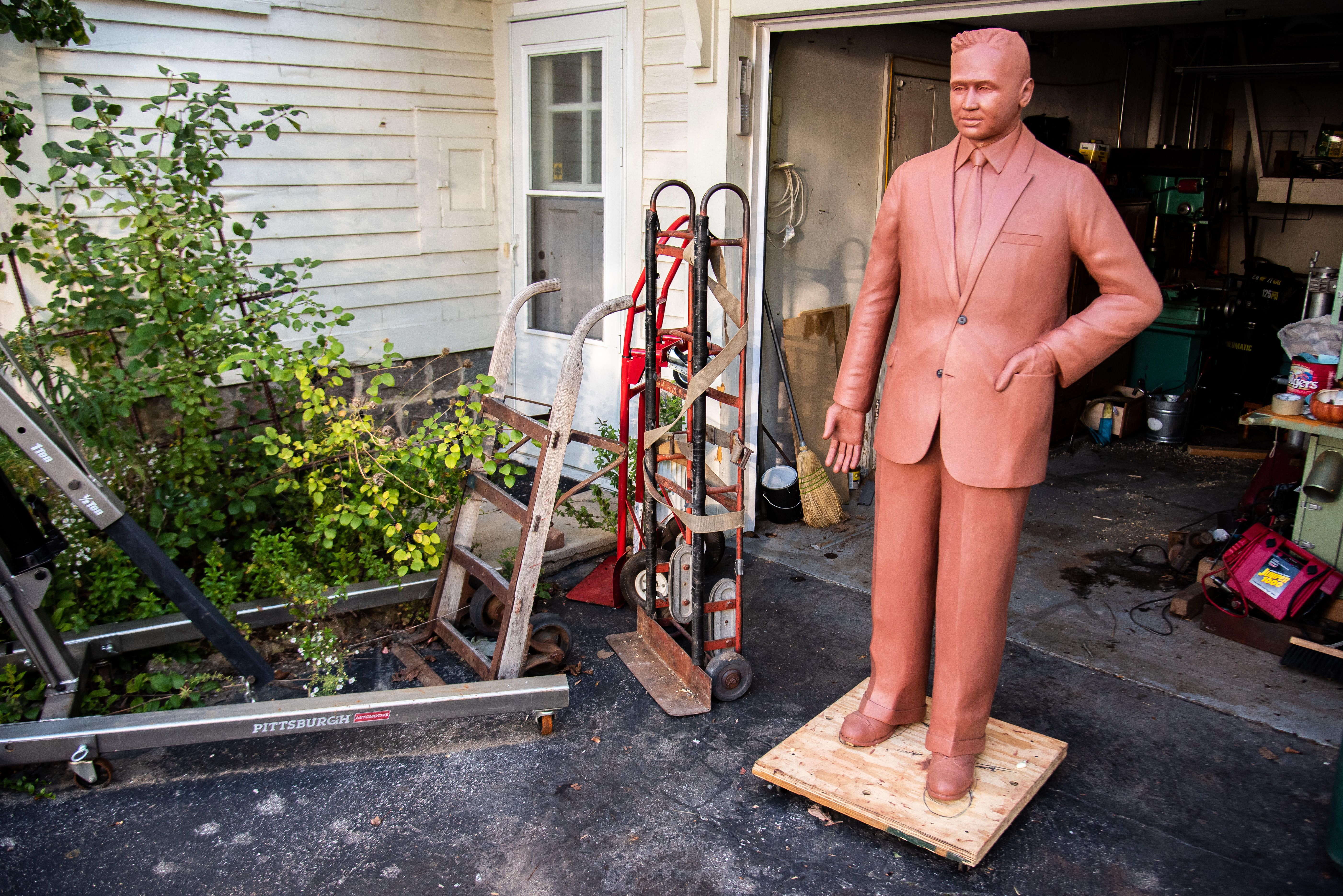 Completed sculpture of former Flint mayor Floyd McCree to recognize ...