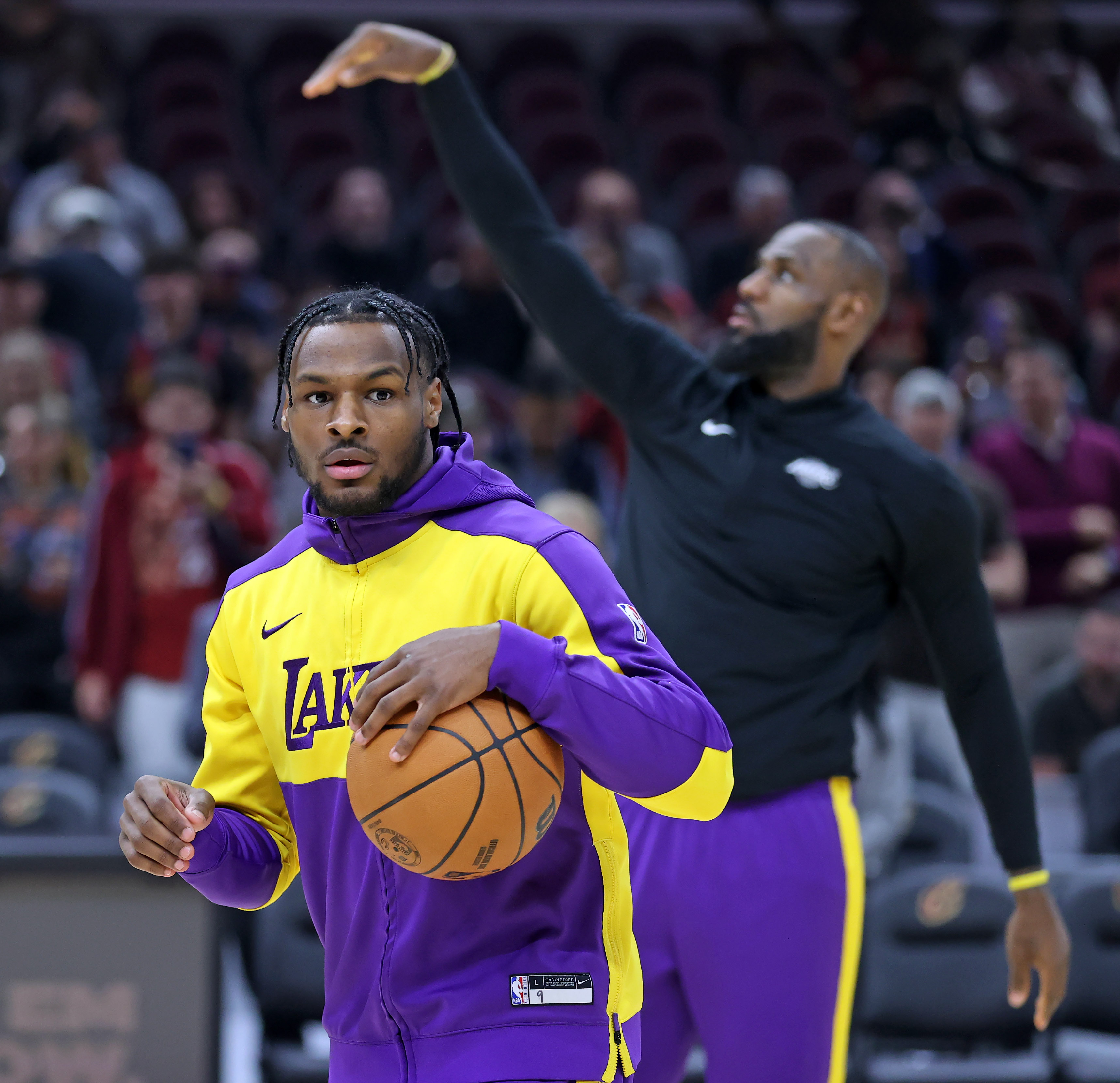Los Angeles Lakers father/son duo LeBron and Bronny James welcomed to Cleveland, October 30 ...