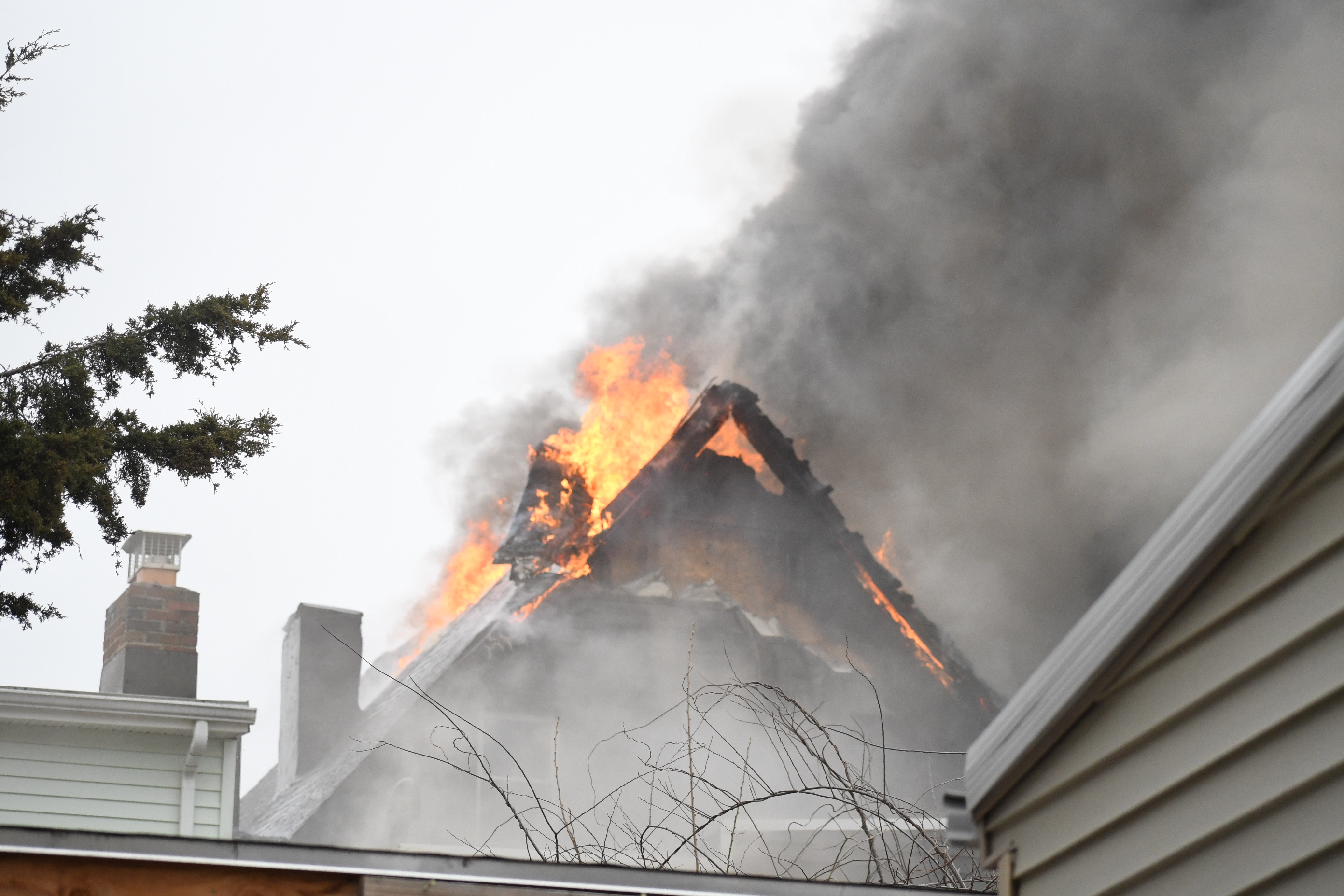 4-alarm fire on Olean Avenue, Jersey City, April 5, 2023 - nj.com