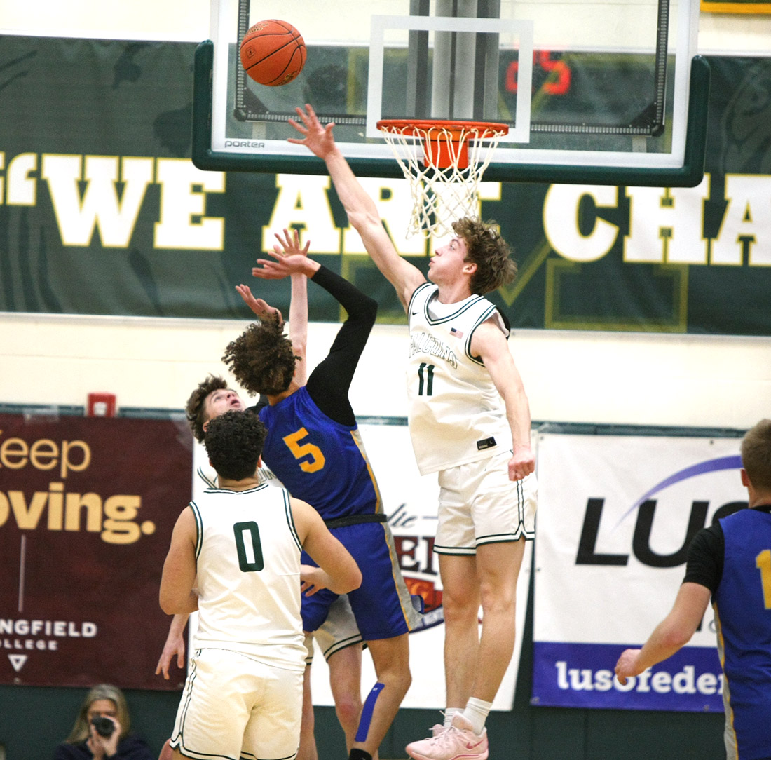 Chicopee Comp vs Minnechaug boys Basketball 1/14/25 - masslive.com