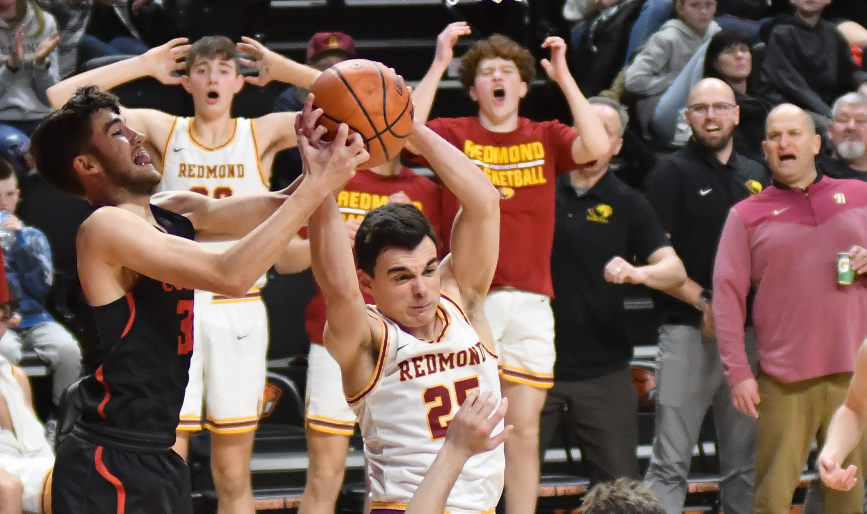 Boys basketball: Redmond Panthers vs Mountain View Cougars - oregonlive.com
