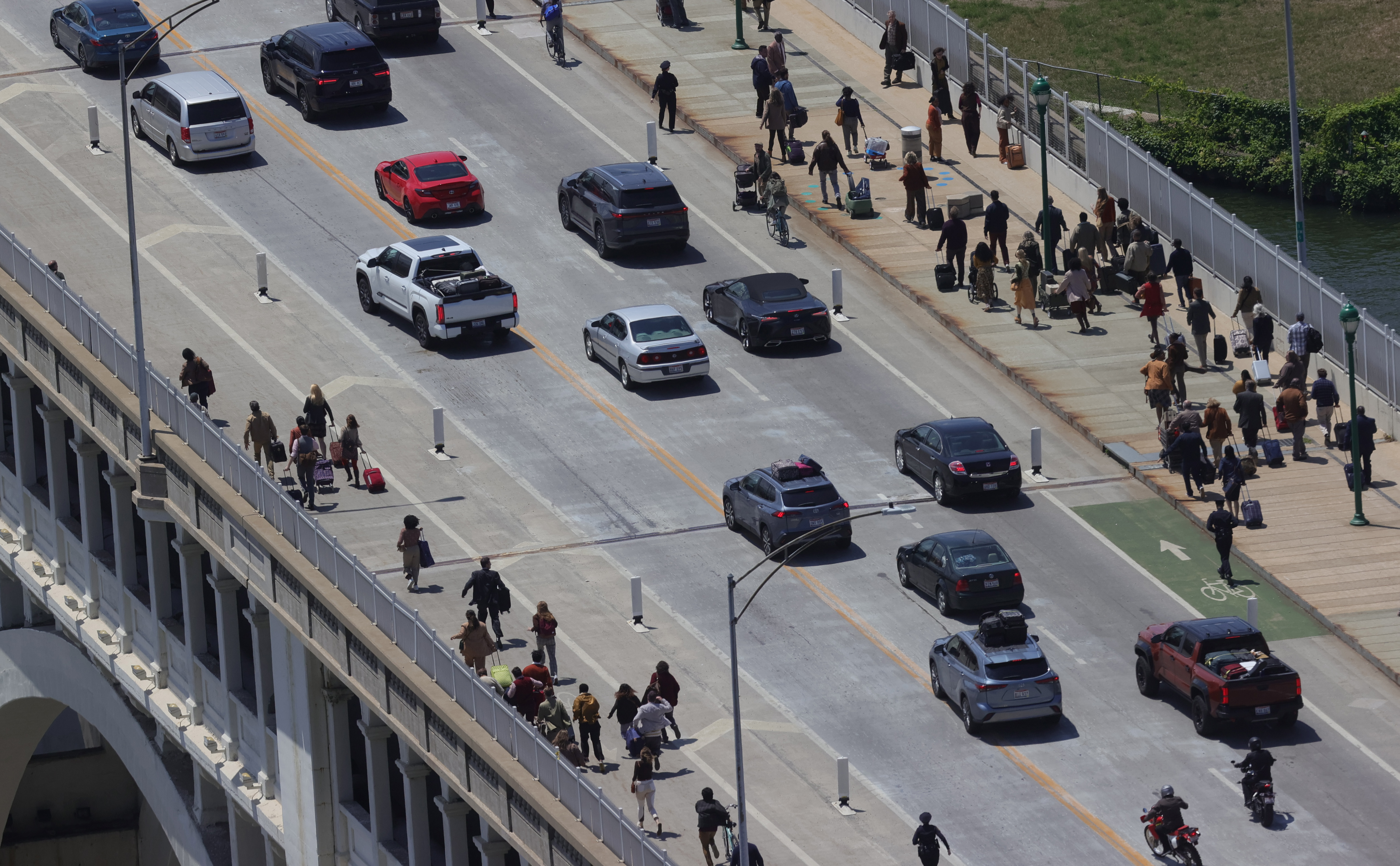 Superman movie takes over the Detroit-Superior Bridge for filming, July ...