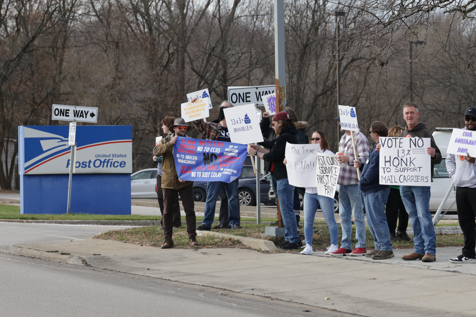 USPS workers in Westlake rally outside post office - cleveland.com