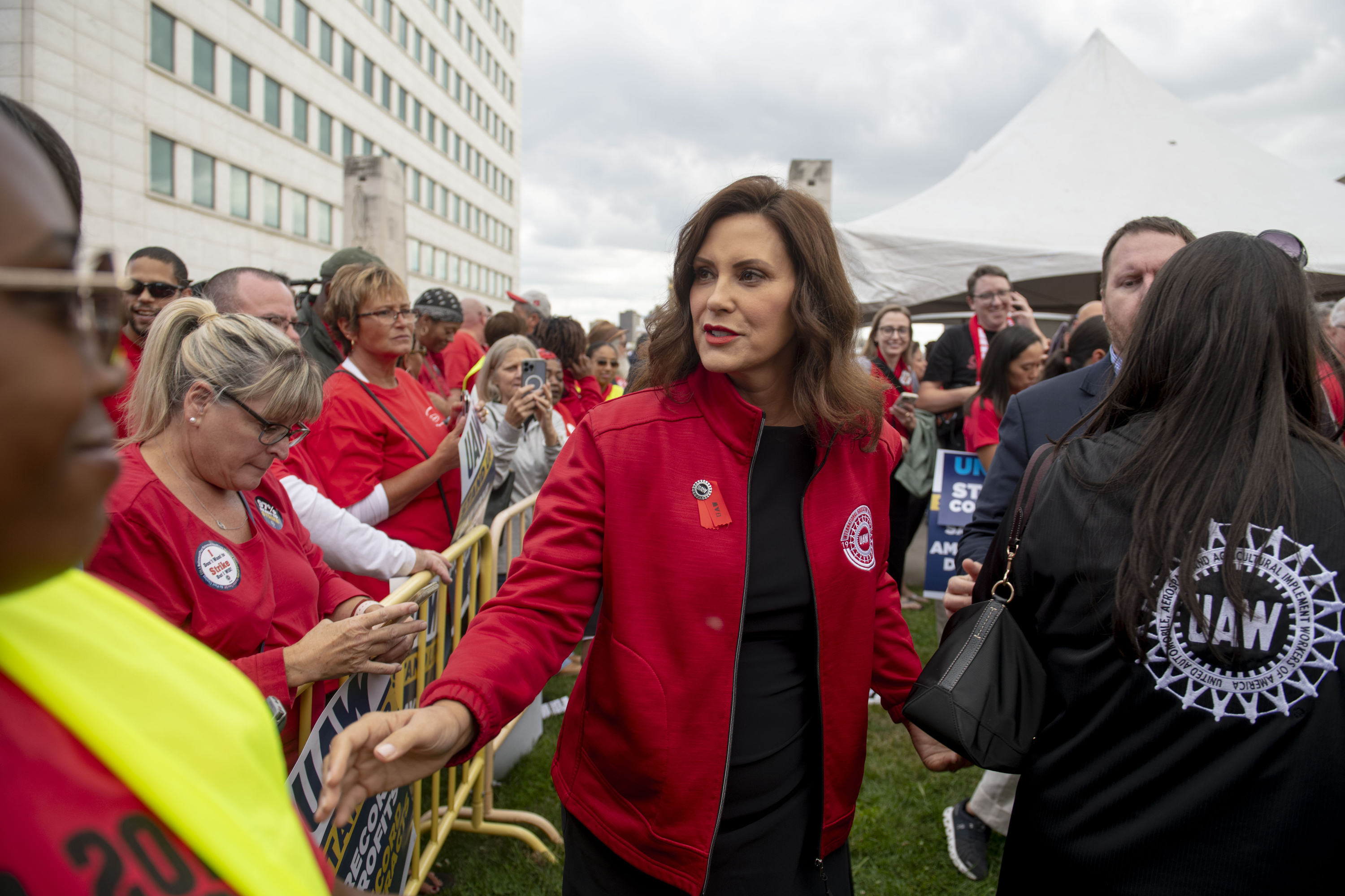 Gov. Whitmer, Bernie Sanders speak in support of UAW at downtown ...