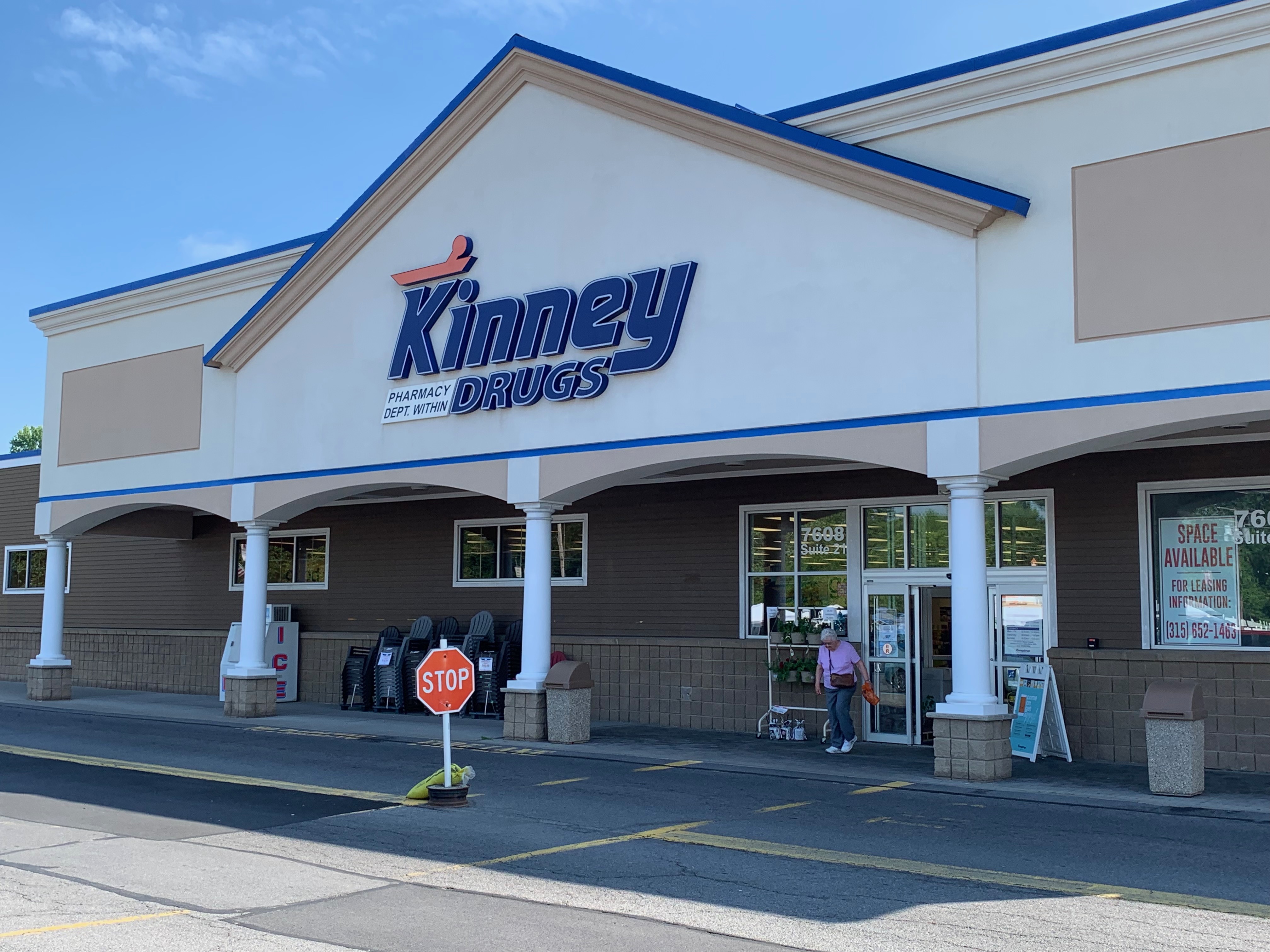Kinney Drugs Logo Modern Grocery Store Hi Res Stock Photography And