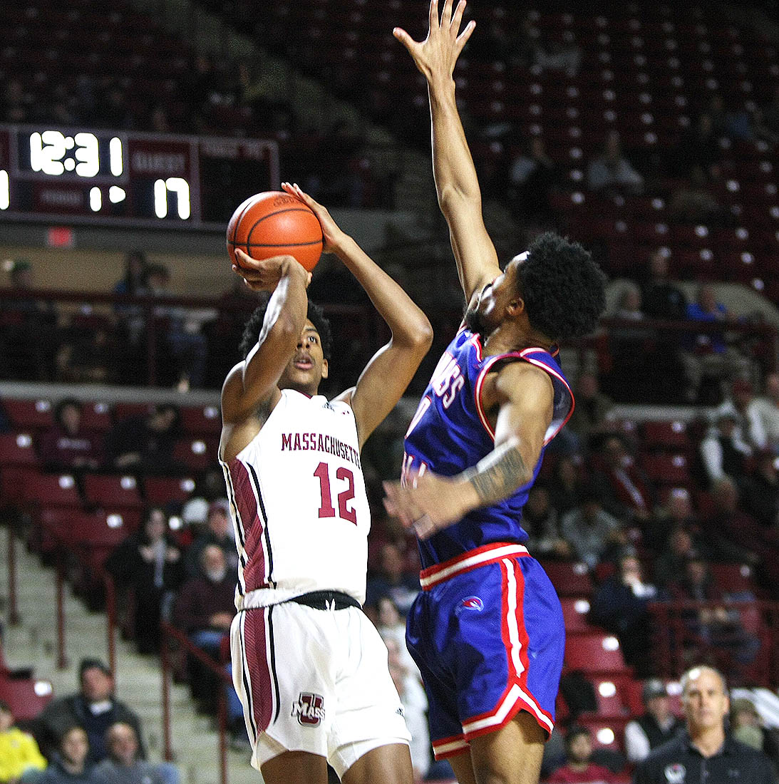 UMass Men's Basketball vs UMass Lowell 12/8/22 - masslive.com