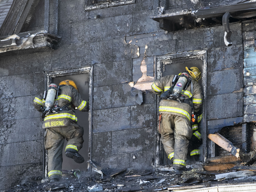 Firefighters battle Harrisburg house blaze - pennlive.com