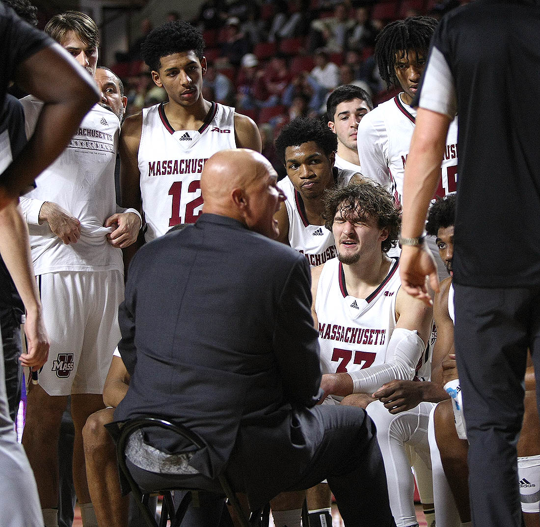 UMass Men's Basketball vs UMass Lowell 12/8/22 - masslive.com
