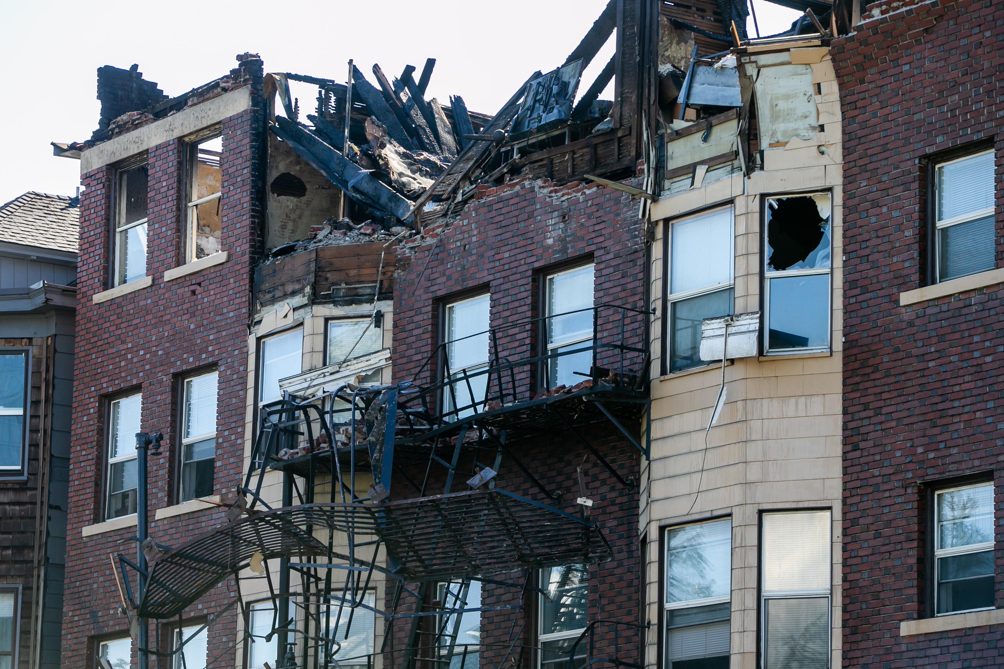 Southwest Portland apartment building partially collapses after fire ...