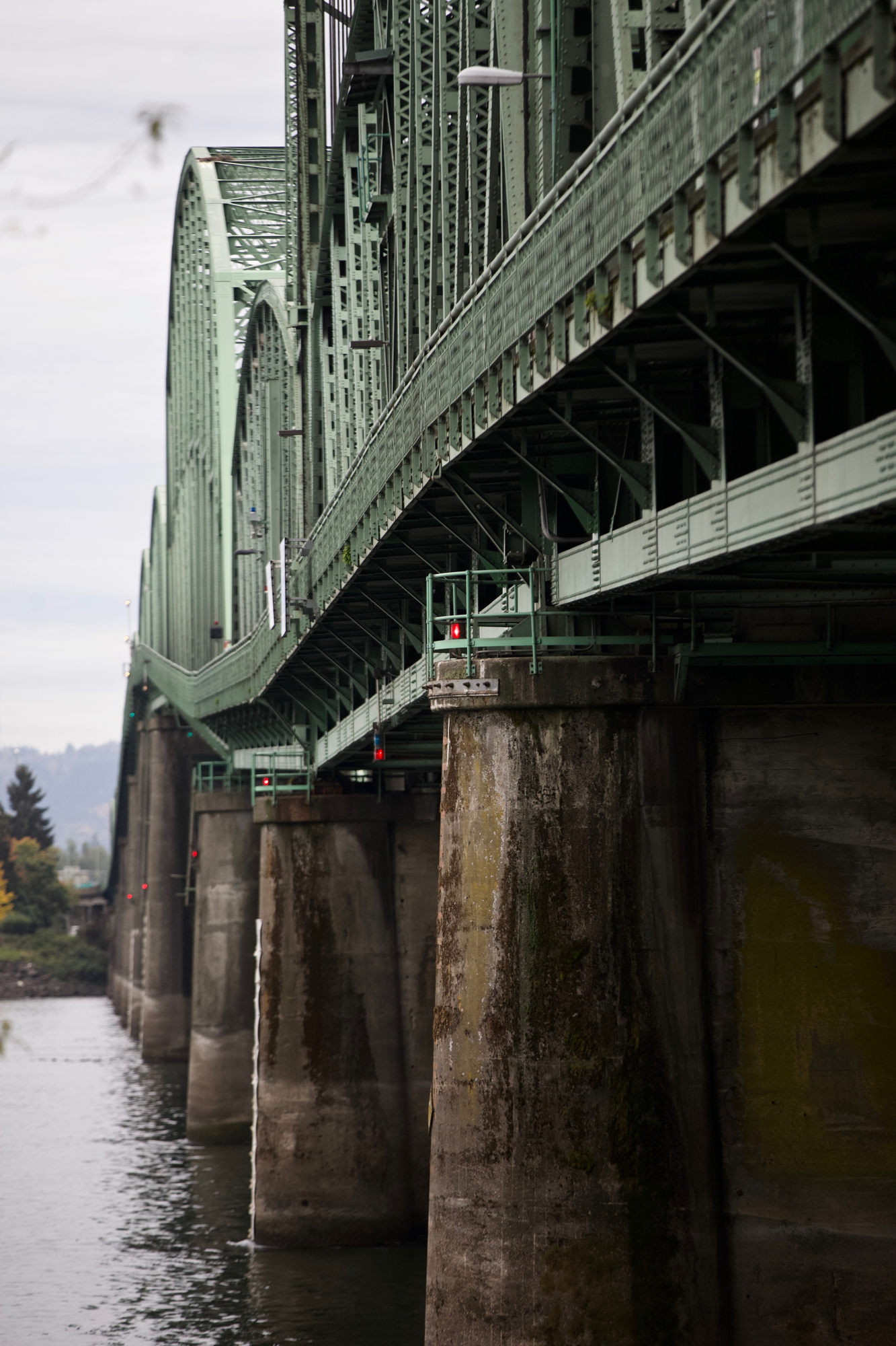 An up-close look at the aging 100-year-old Interstate 5 bridge ...