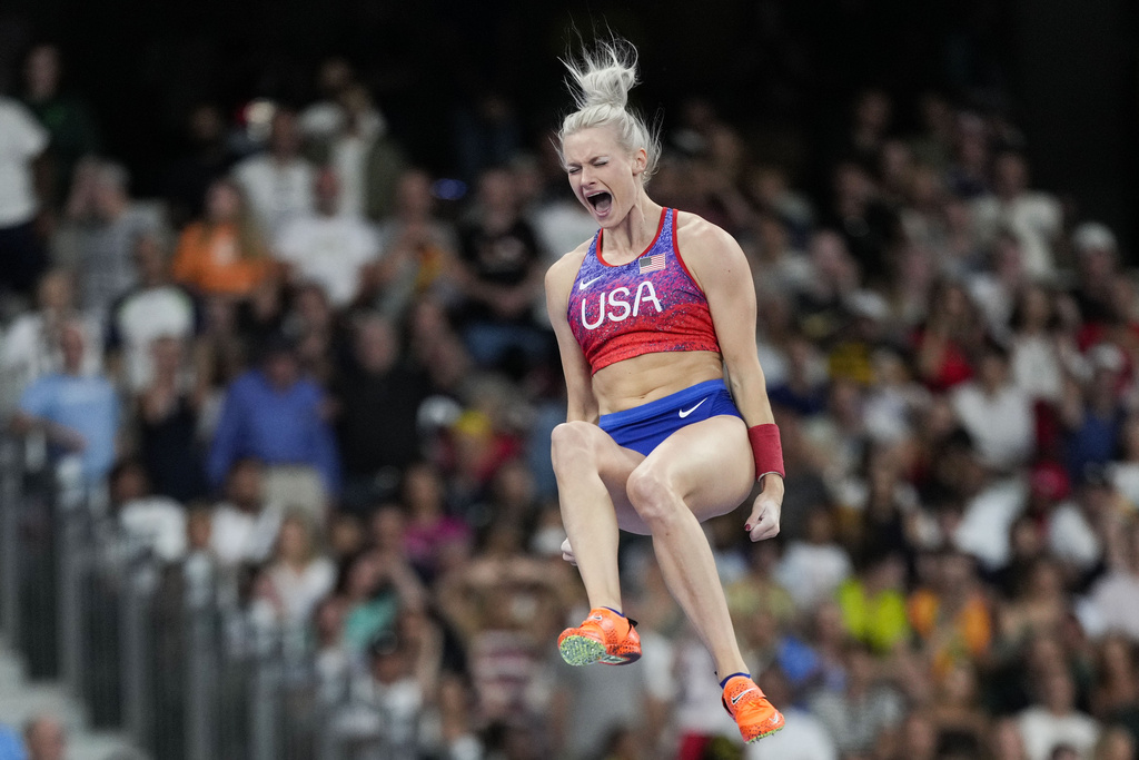 Katie Moon in the pole vault final at Paris Olympics 2024 - cleveland.com