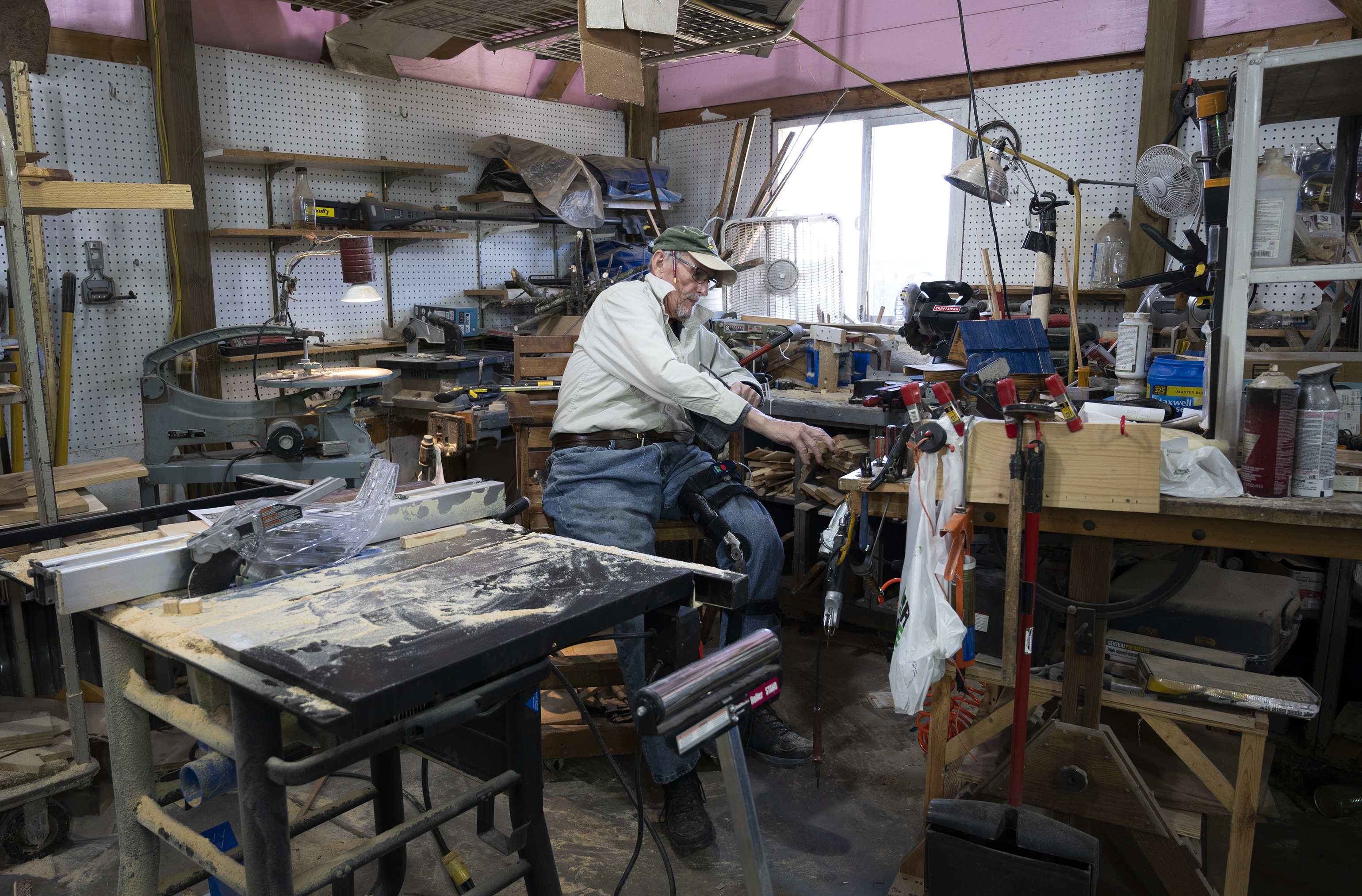 Leon Hunt builds birdhouses to raise money for veteran group - mlive.com