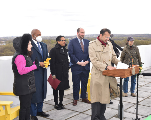 NYC Mayor Adams, DEP Commissioner open a Staten Island rooftop farm ...