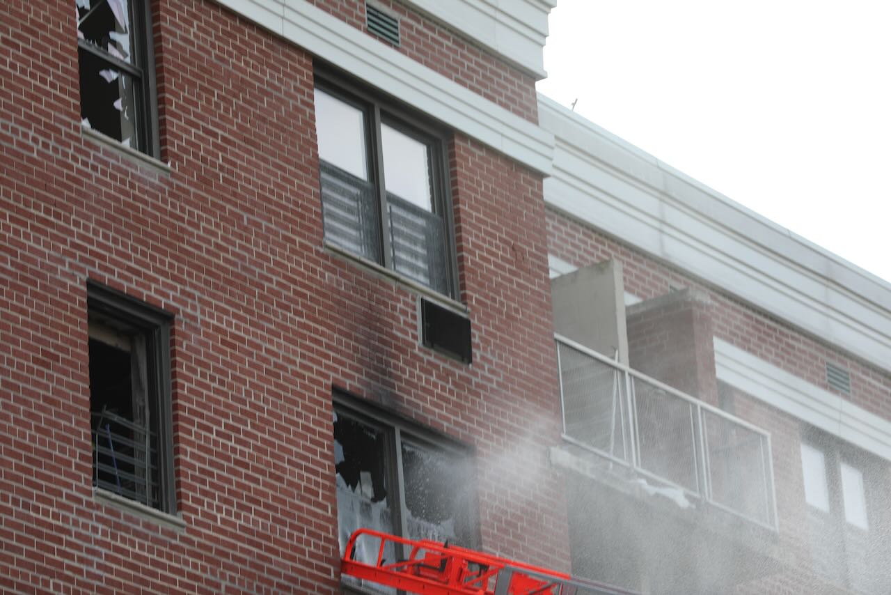 FDNY responds to fire at apartment building on Staten Island - silive.com