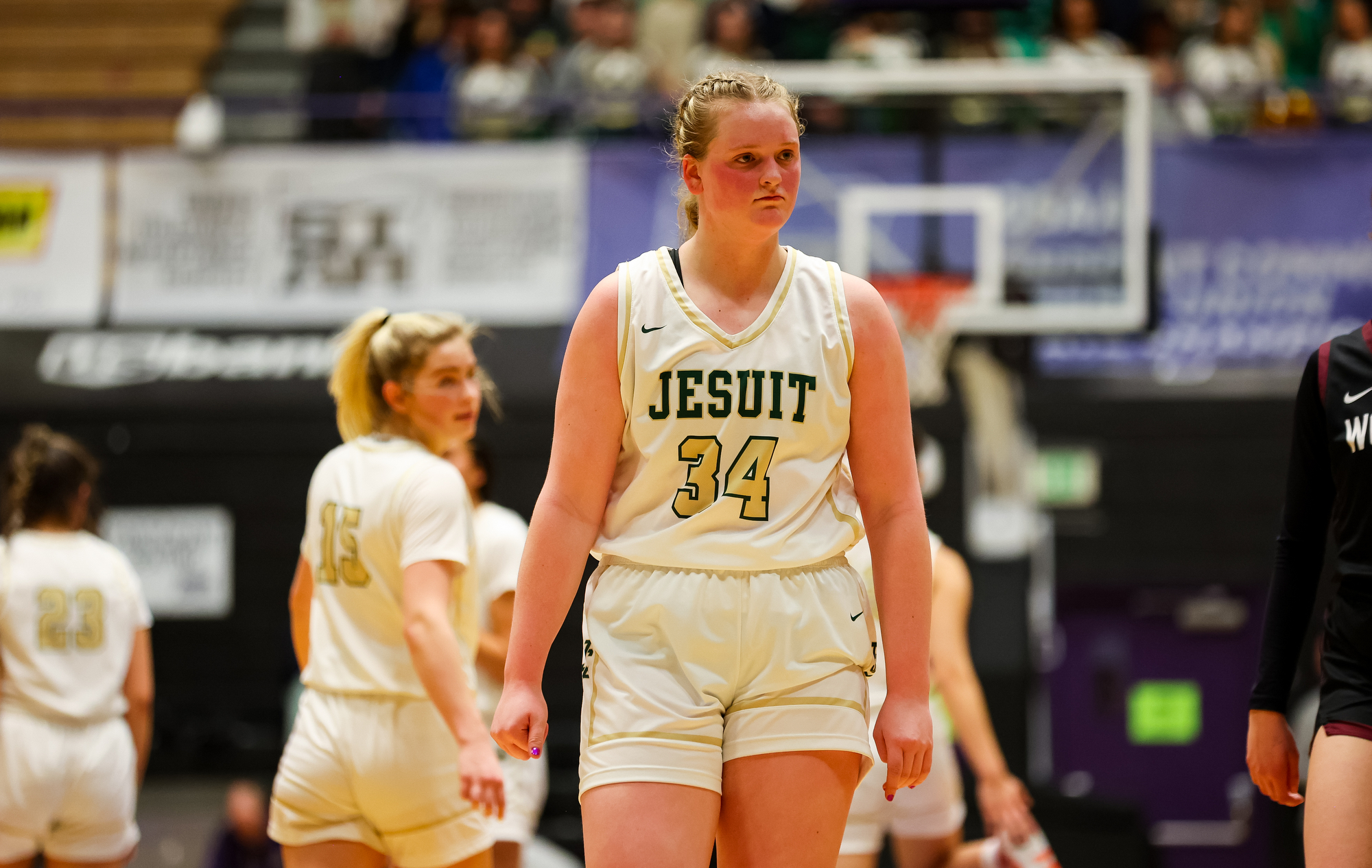 Jesuit vs. Willamette in Oregon Class 6A girls basketball quarterfinals ...