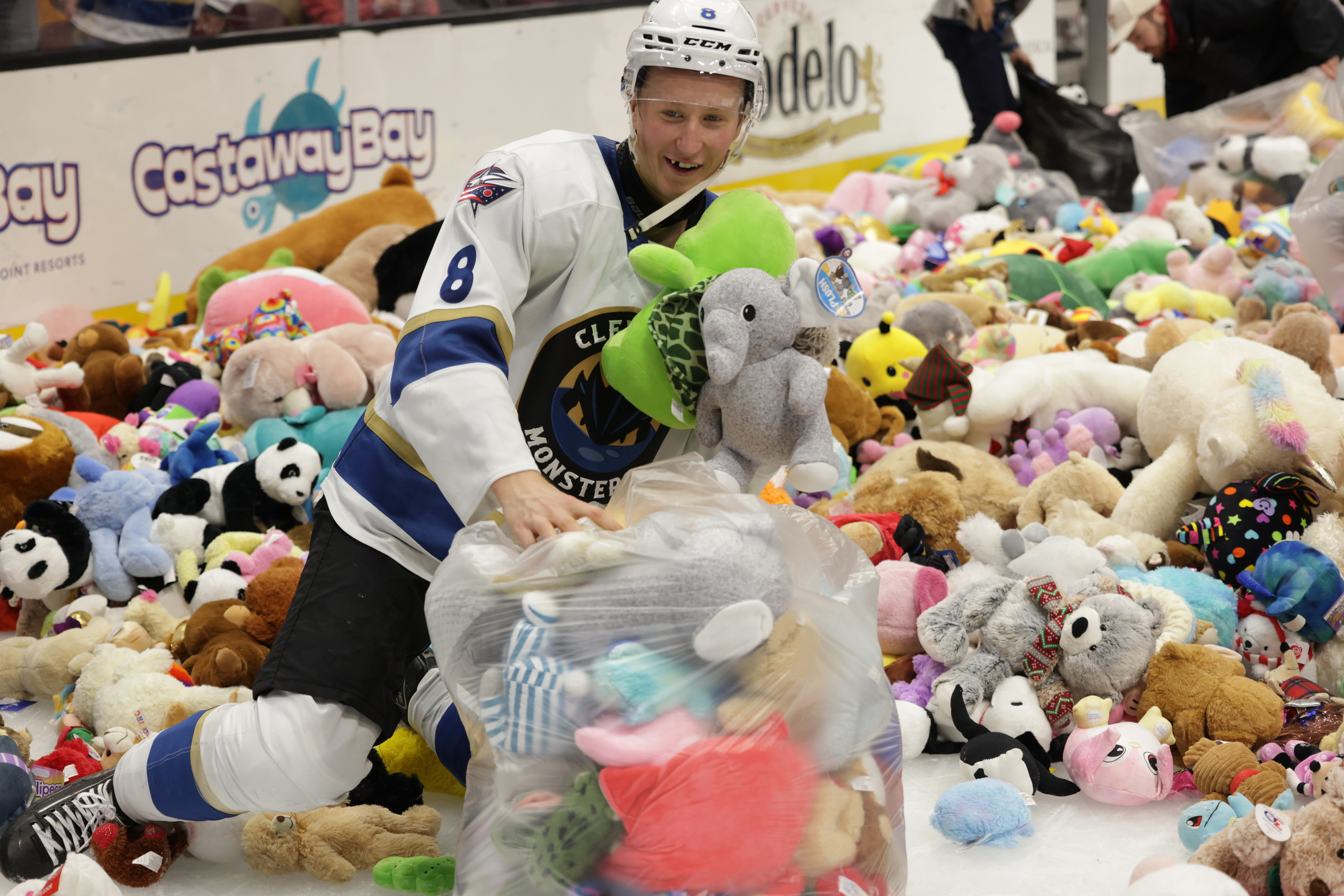 Teddy Bear Toss at Cleveland Monsters game - cleveland.com