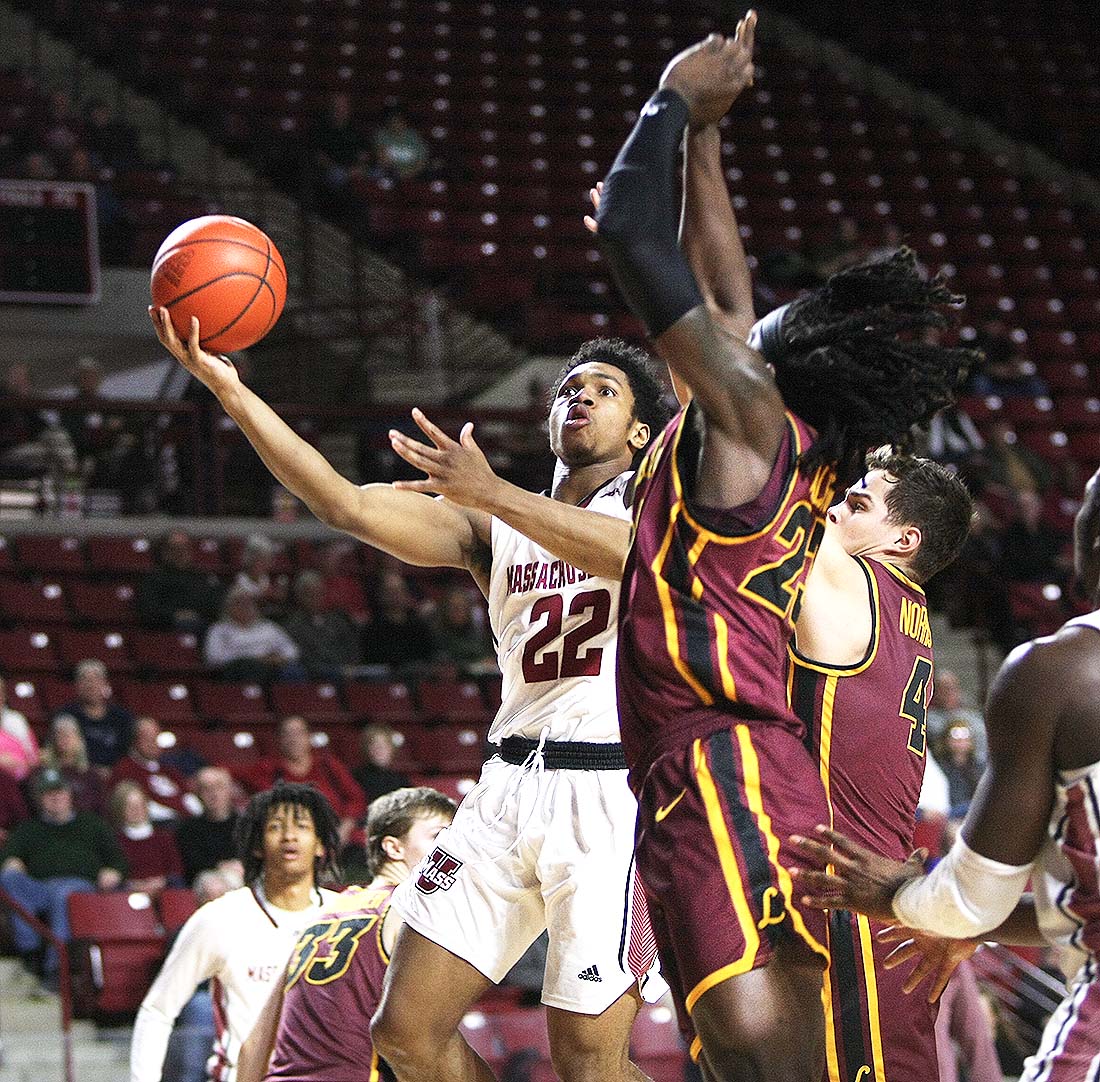 UMass Men's Basketball vs Loyola Chicago 2/14/23 - masslive.com
