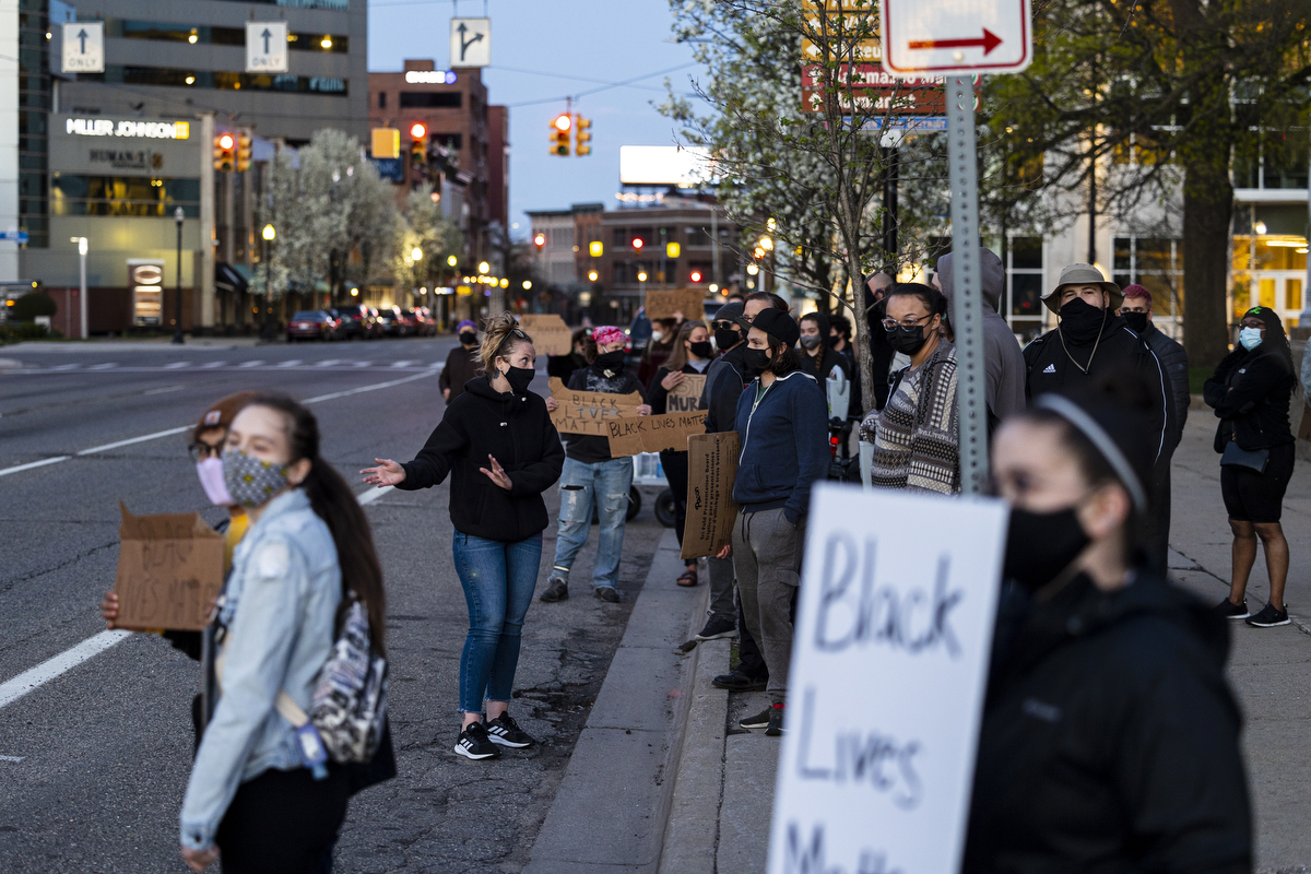 Kalamazoo holds Daunte Wright protest in downtown - mlive.com