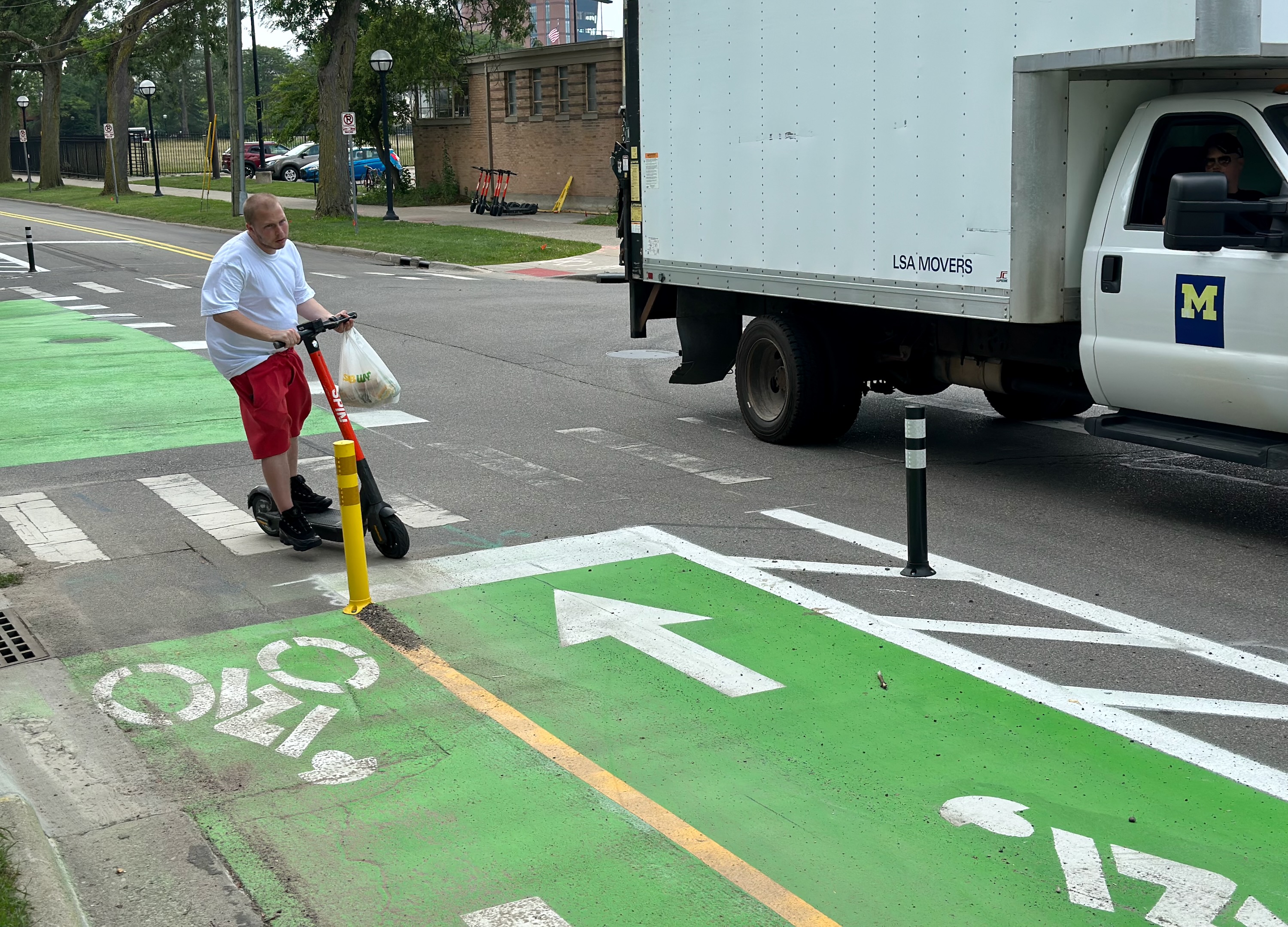 Ann Arbor adds bike lanes with flexible bollards on State and Division ...