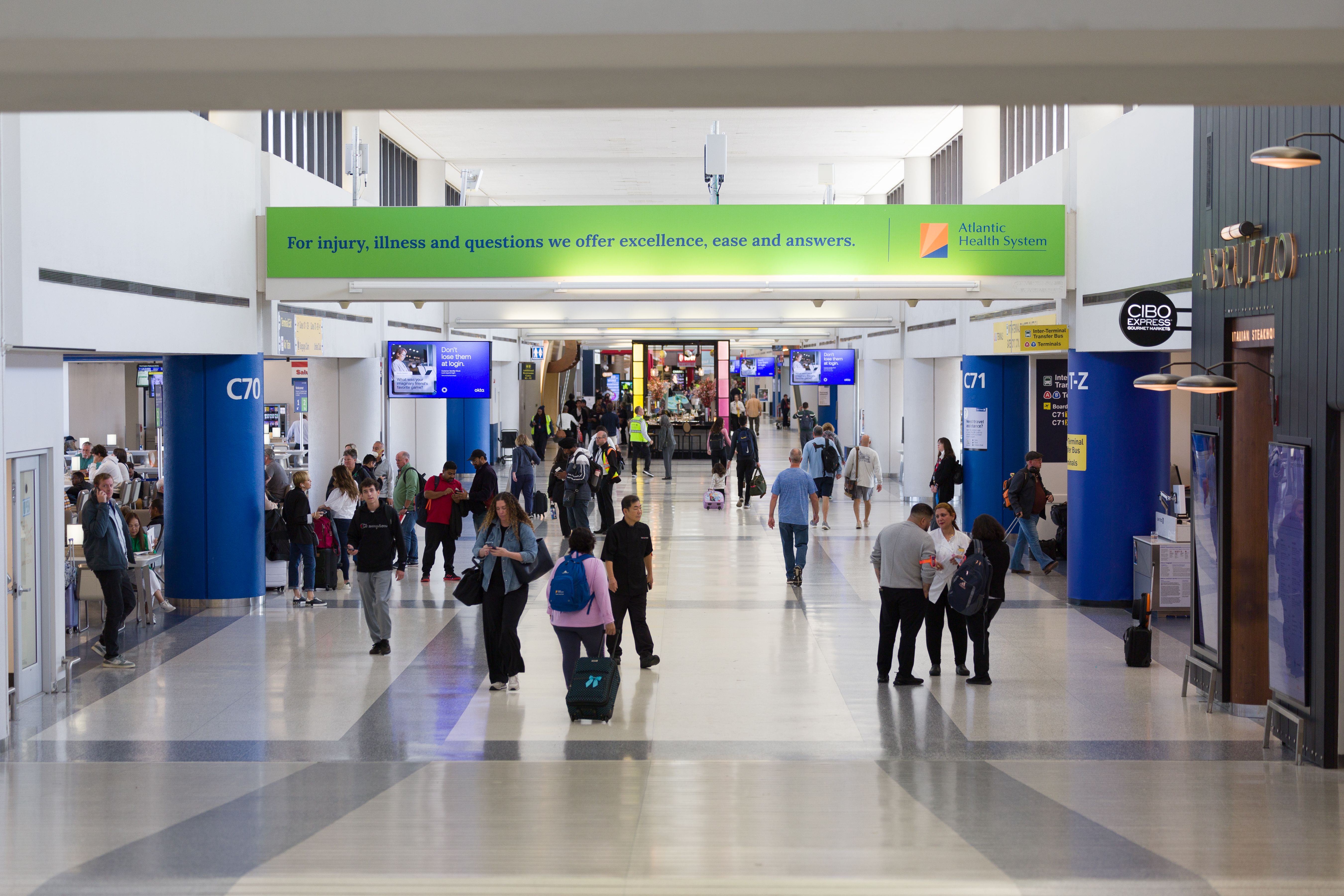 United Airlines Opens New Club at Newark Liberty Airport - nj.com