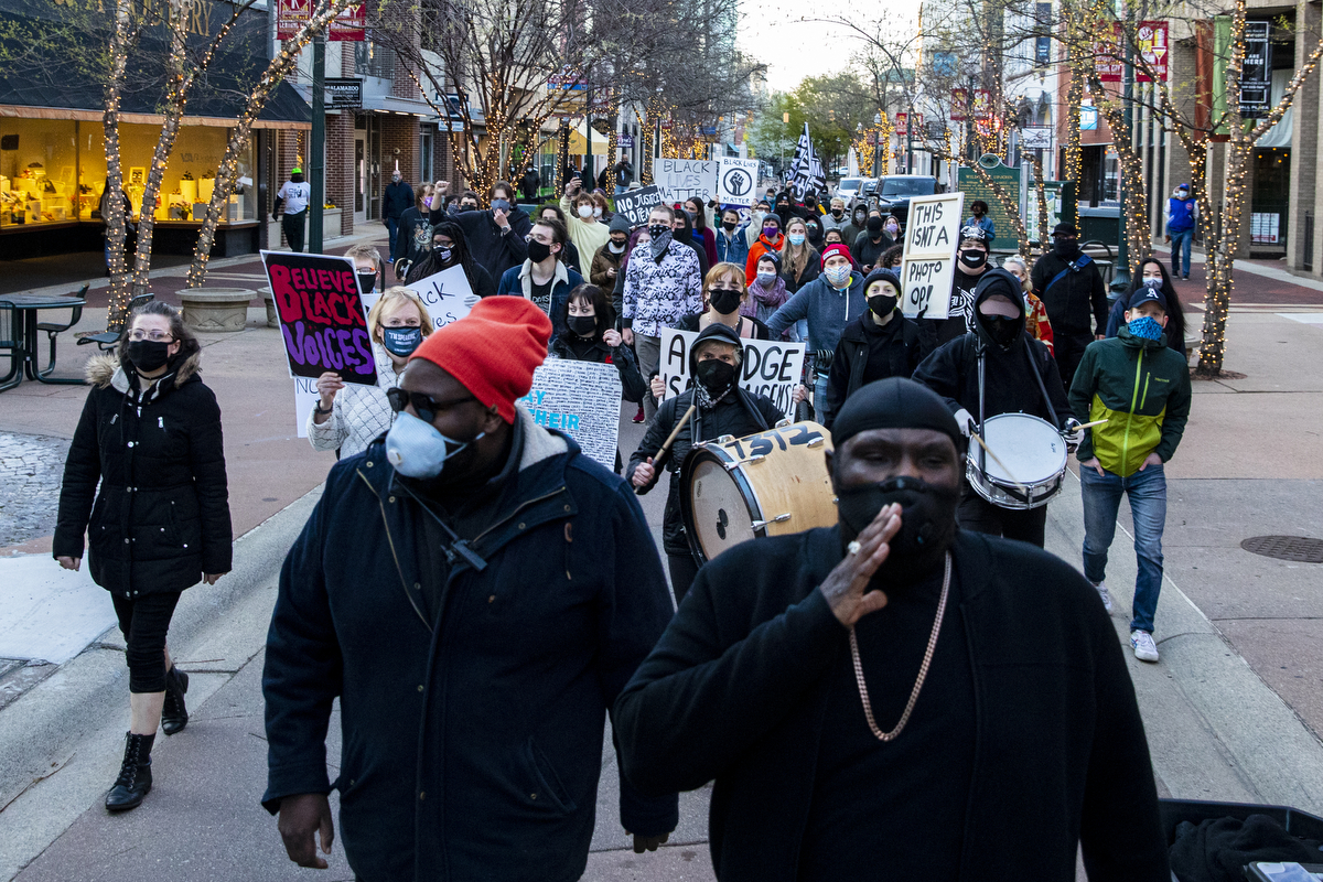 Kalamazoo holds Black Lives Matter protest after the death of Daunte ...