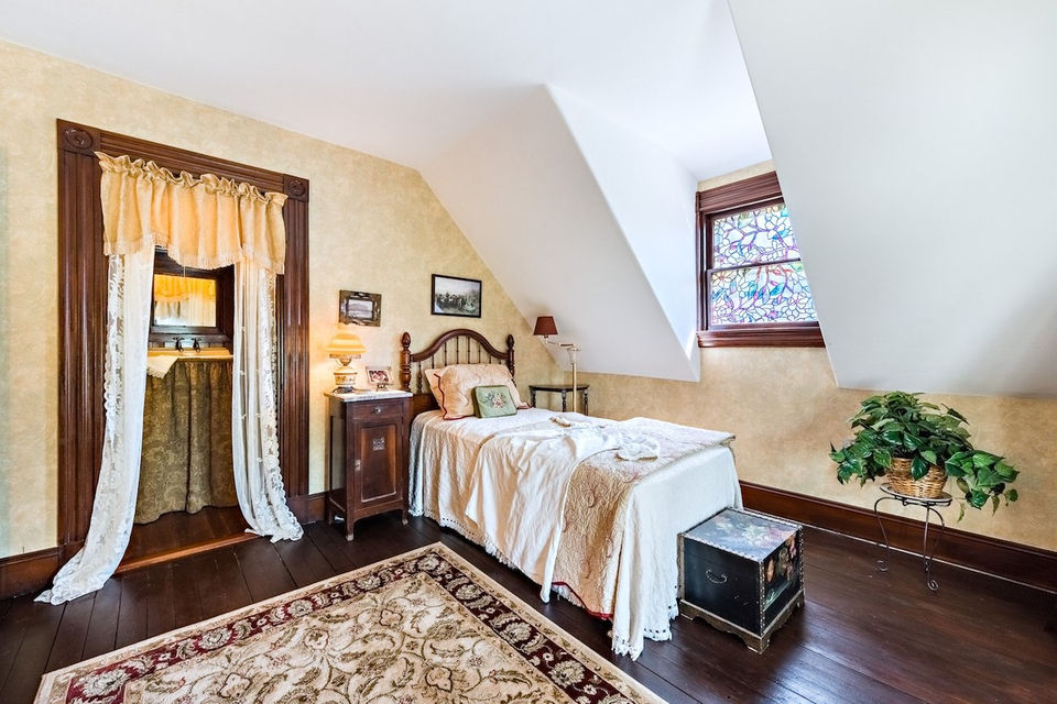 Lizzie Borden’s historic ‘Maplecroft’ mansion on sale in Fall River ...