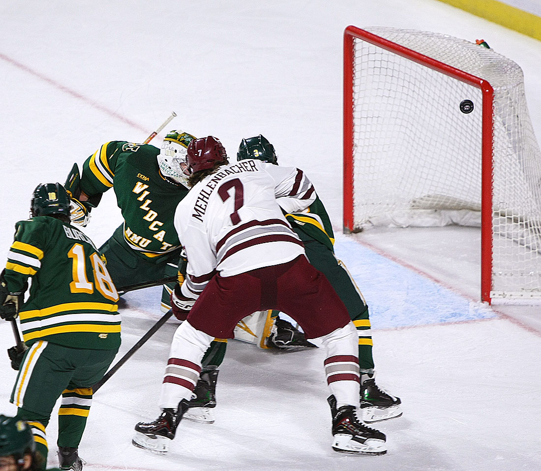 UMass Hockey vs Northern Michigan 10/4/25 - masslive.com